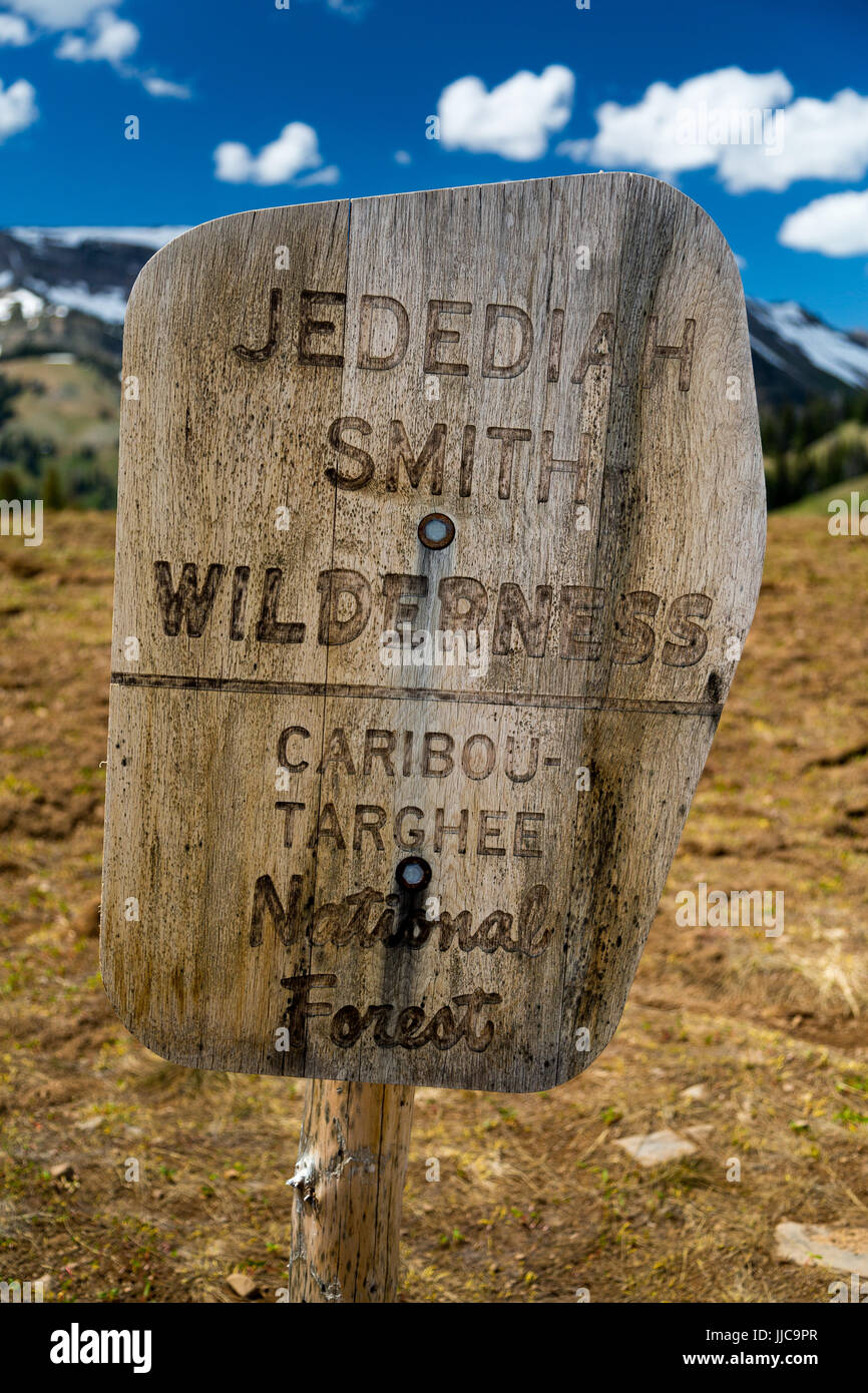 Wilderness sign wood hi-res stock photography and images - Alamy