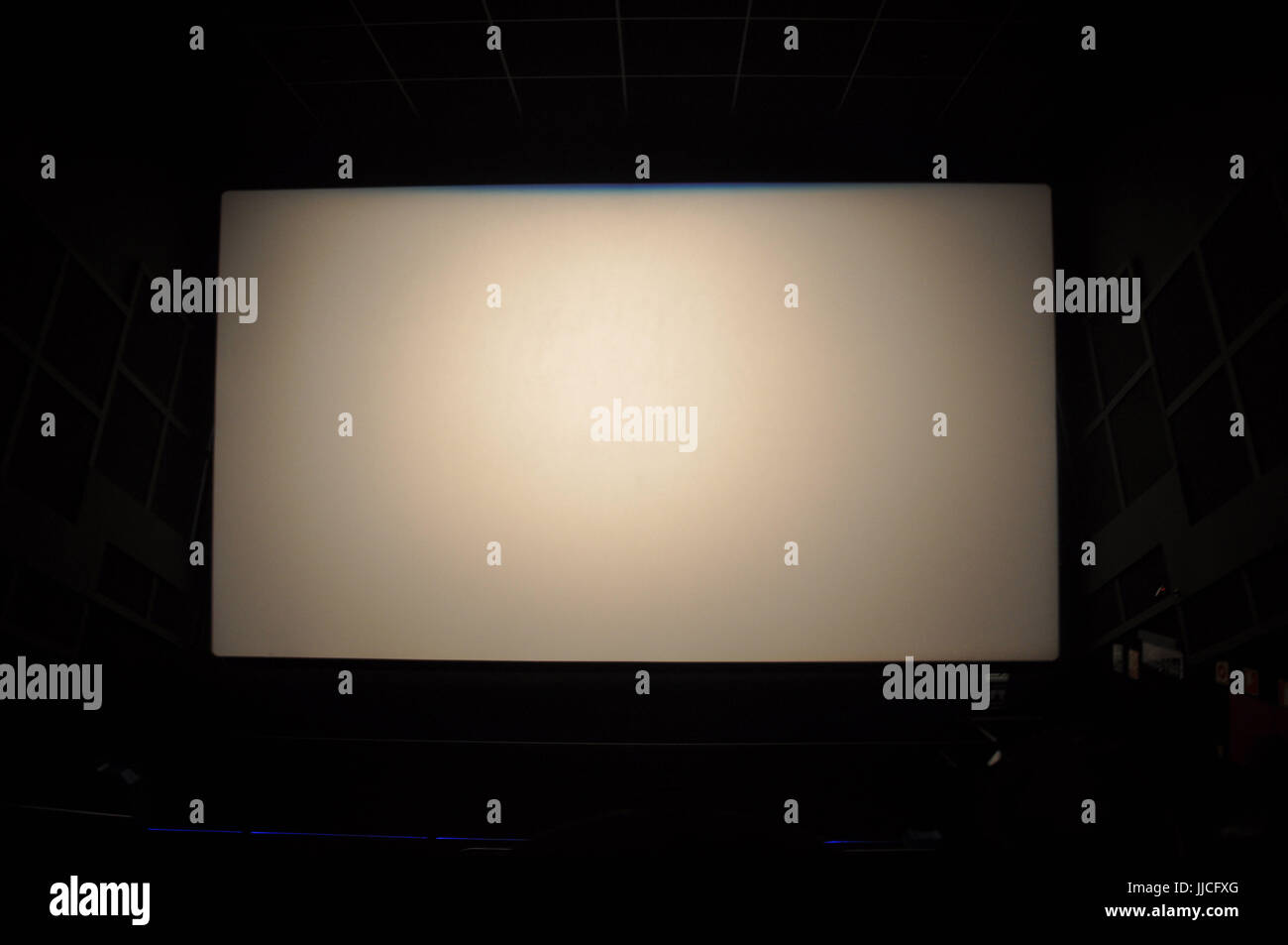 White cinema screen before the film projection Stock Photo - Alamy