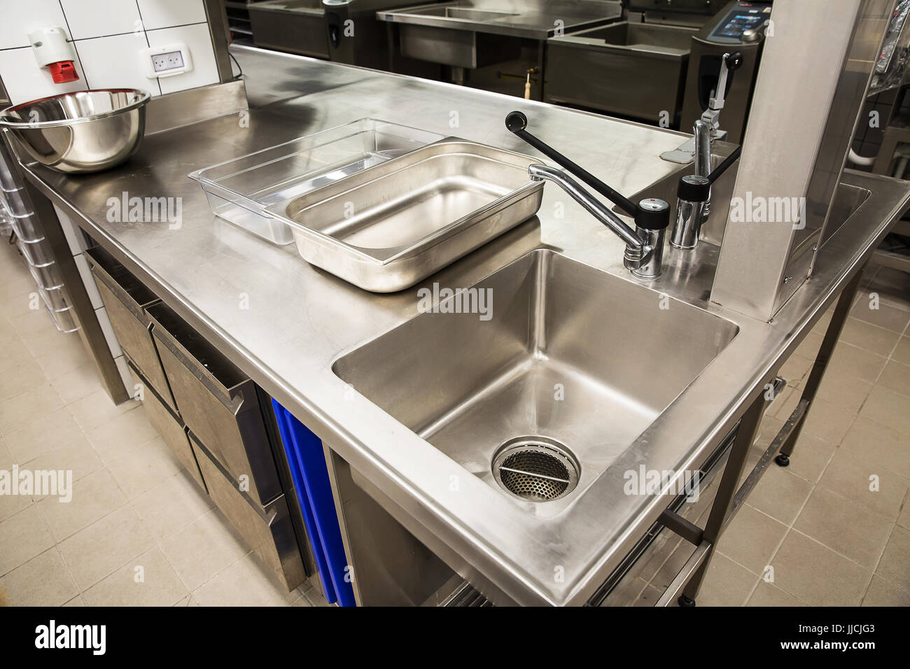 Professional kitchen, view counter in stainless steel Stock Photo - Alamy
