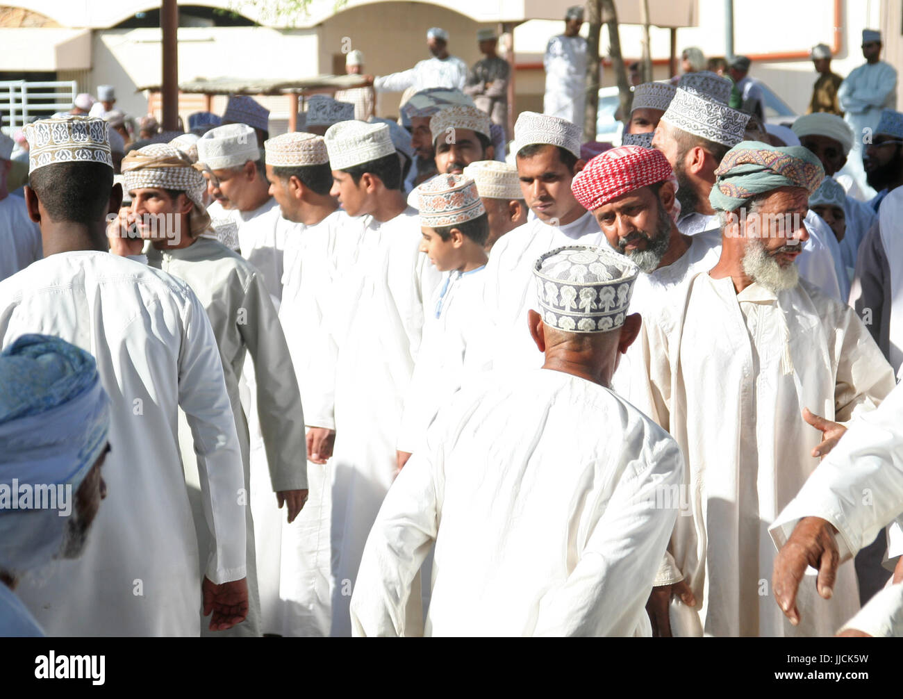Omani robes hi-res stock photography and images - Alamy