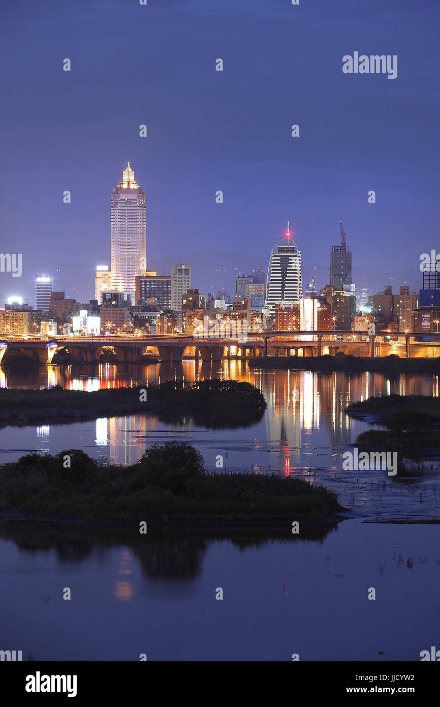 Shin kong life tower hi-res stock photography and images - Alamy