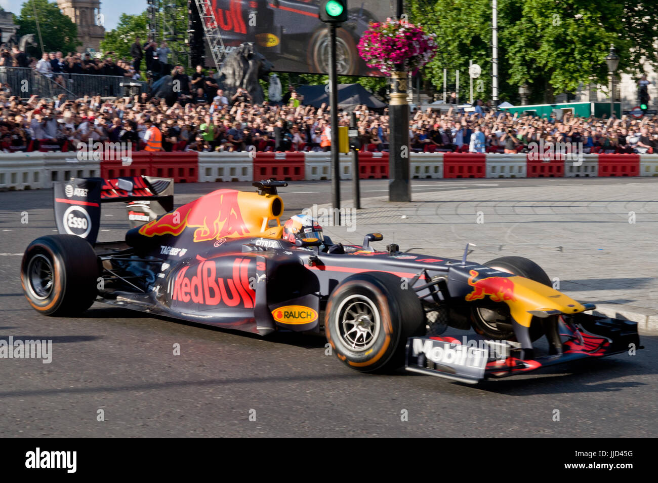 F1 LIVE 2017 TRAFALGAR SQUARE Stock Photo - Alamy