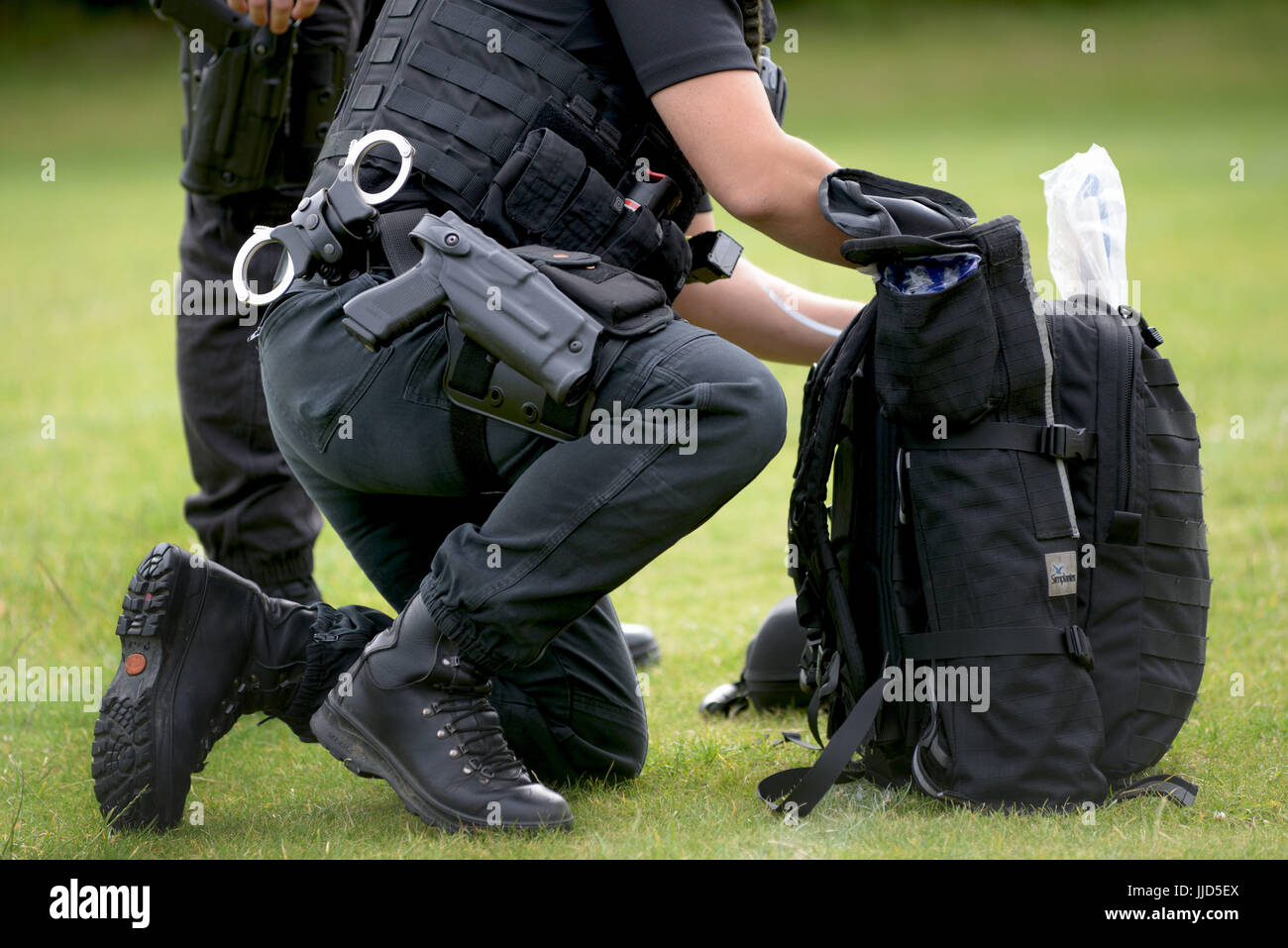 Armed police with their weapons Stock Photo - Alamy