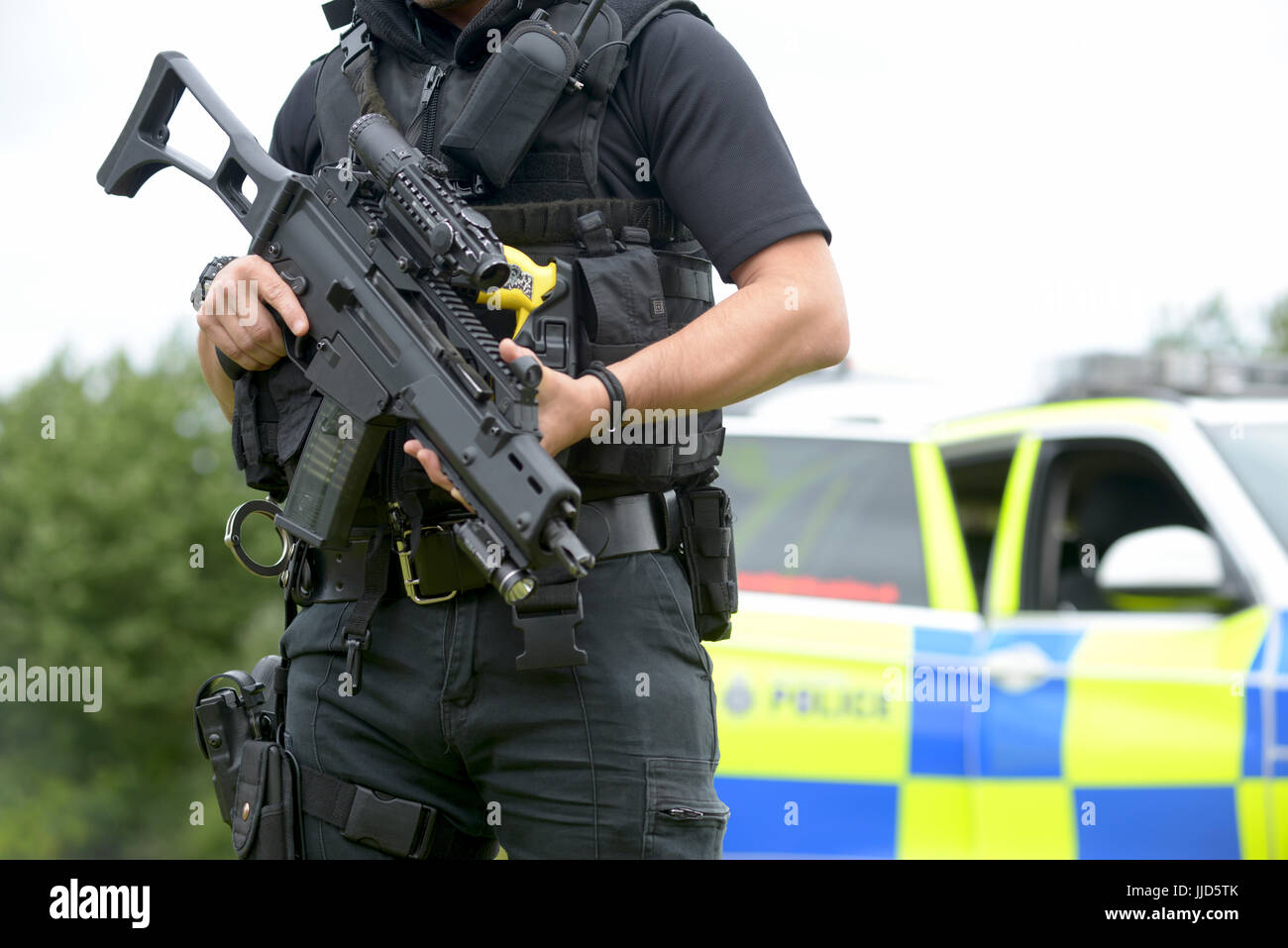 Armed police with their weapons Stock Photo - Alamy