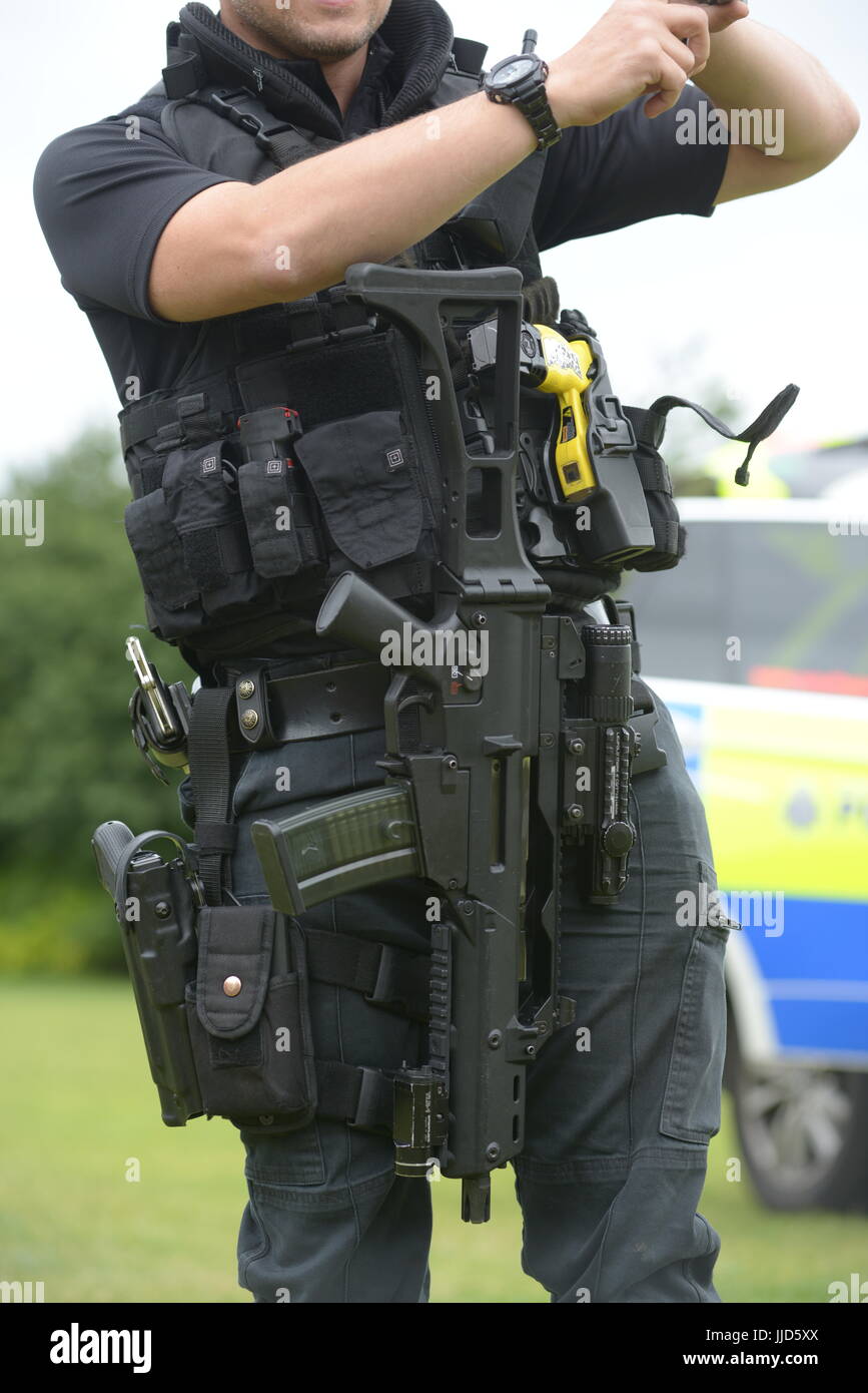 Armed police with their weapons Stock Photo - Alamy