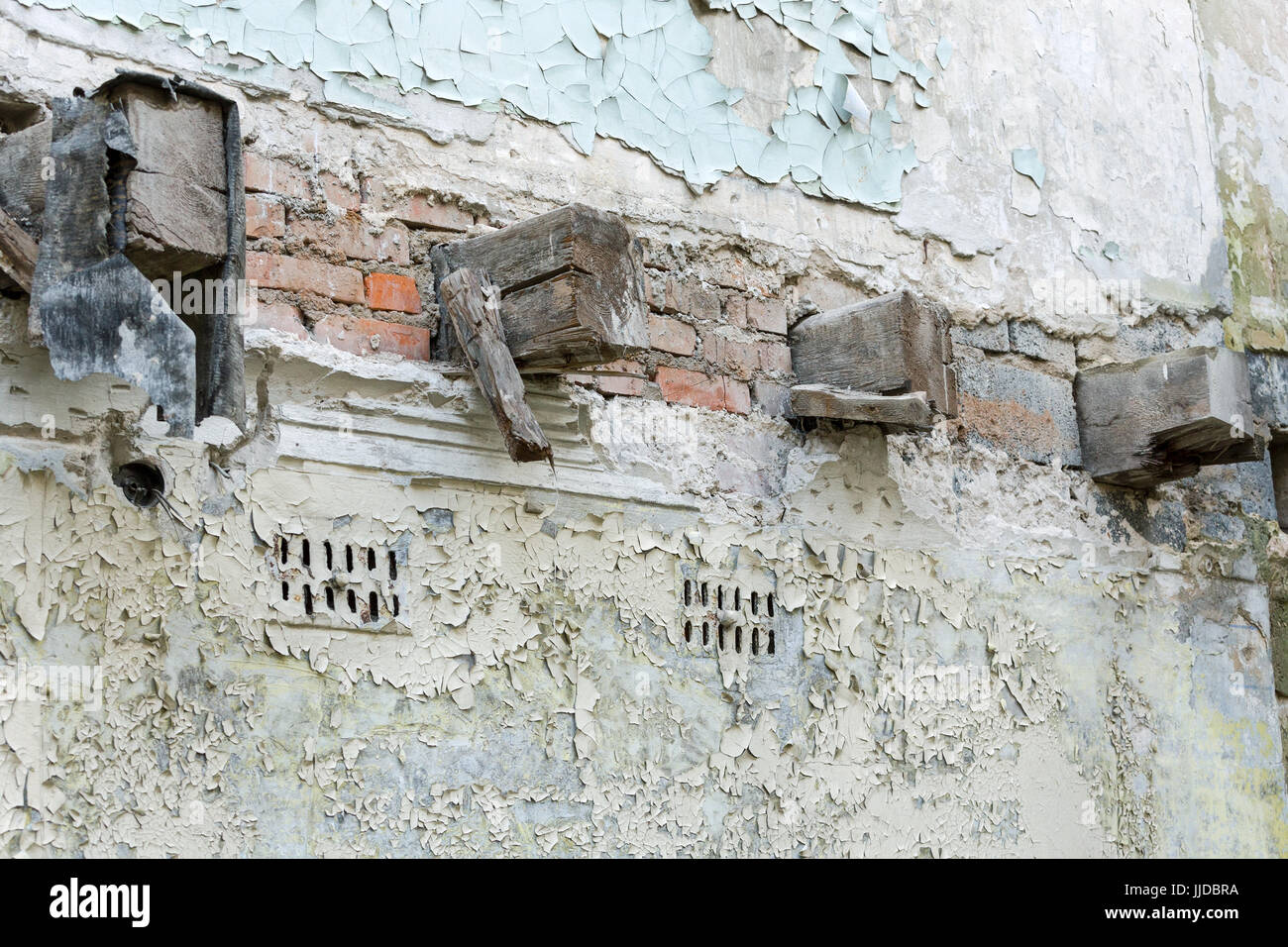 Architecture brick wall wooden beam hi-res stock photography and images - Alamy