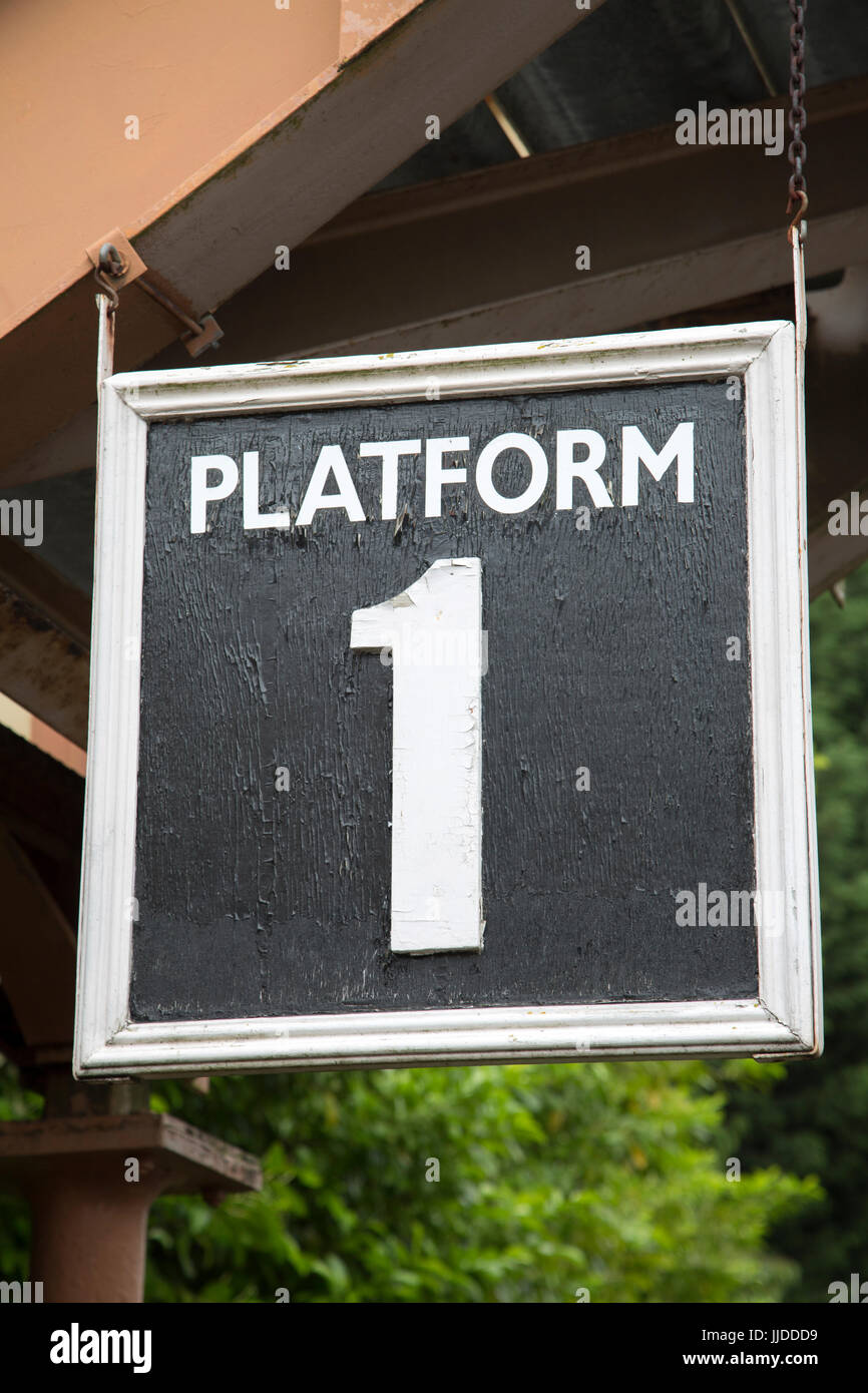 Railway Station Platform One Sign Stock Photo - Alamy