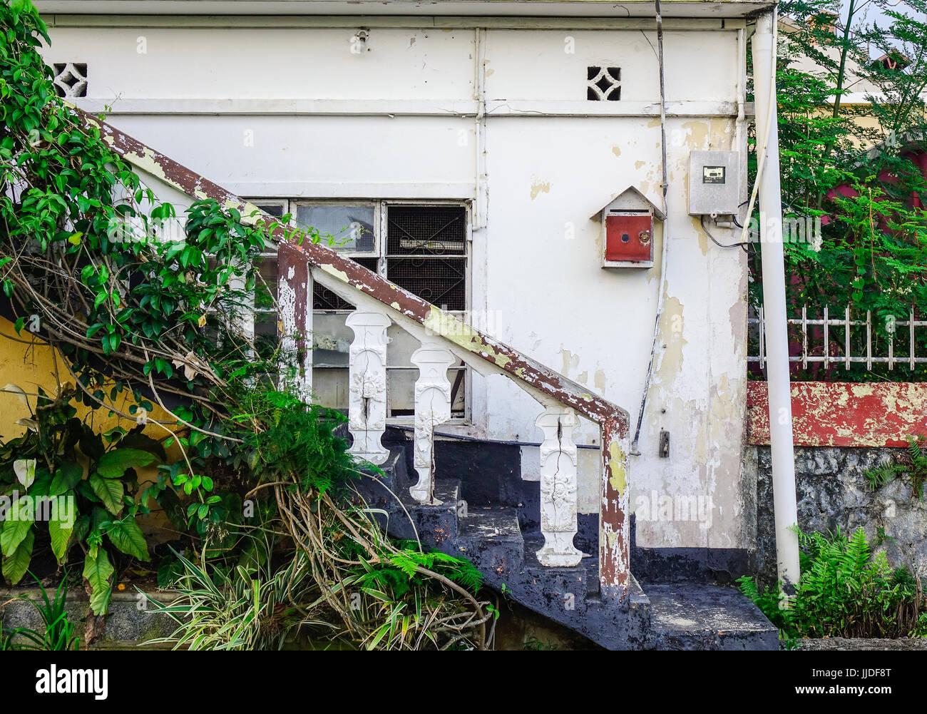 Modern shack africa hi-res stock photography and images - Alamy