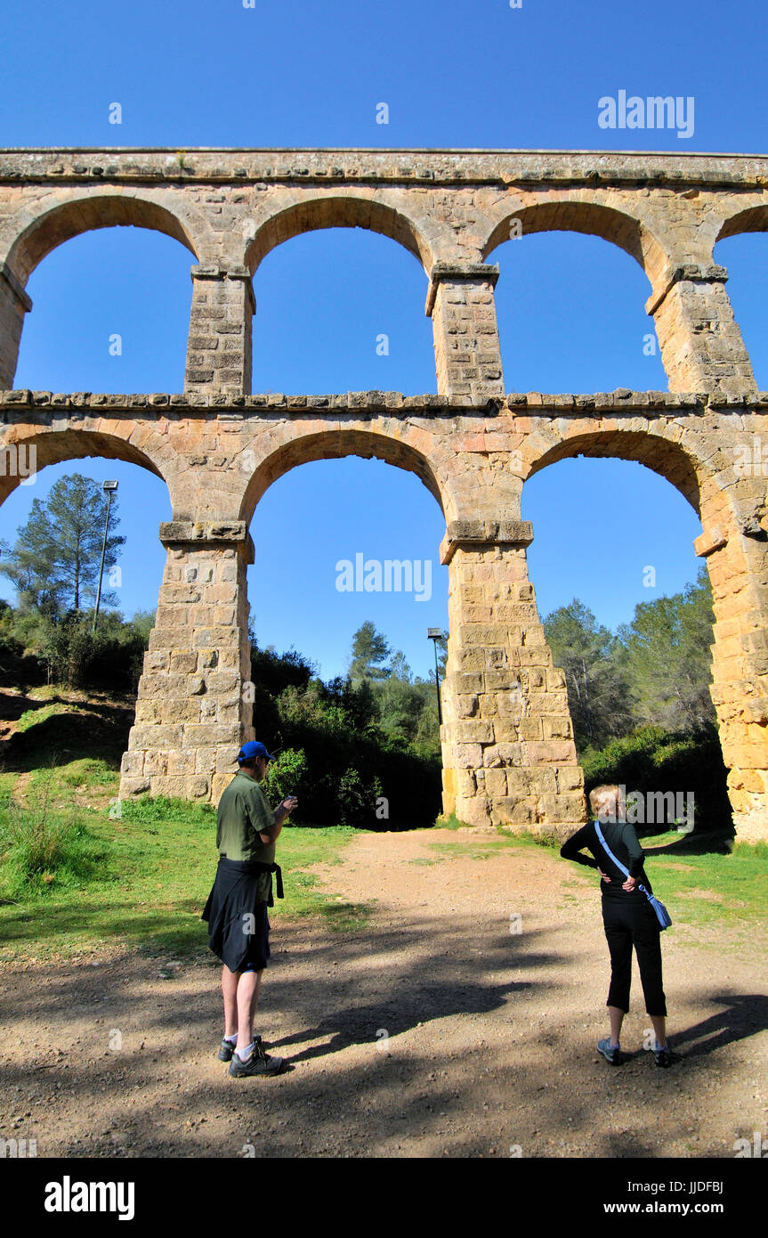 Pont del Diable Devil´s Bridge Roman aqueduct, Tarragona, Catalonia, Spain Stock Photo - Alamy