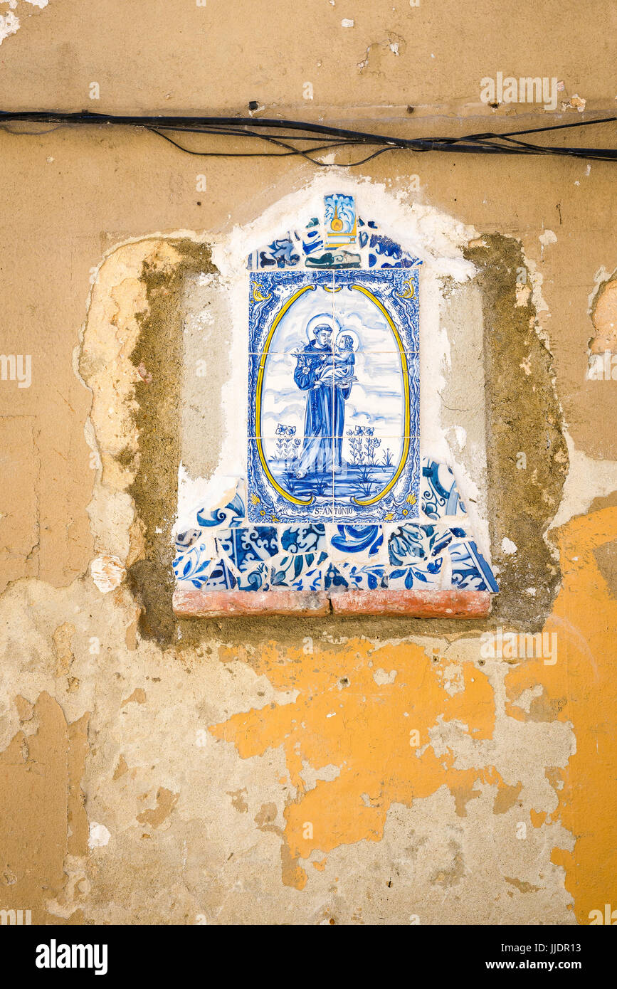 Azulejos lisbon hi-res stock photography and images - Alamy