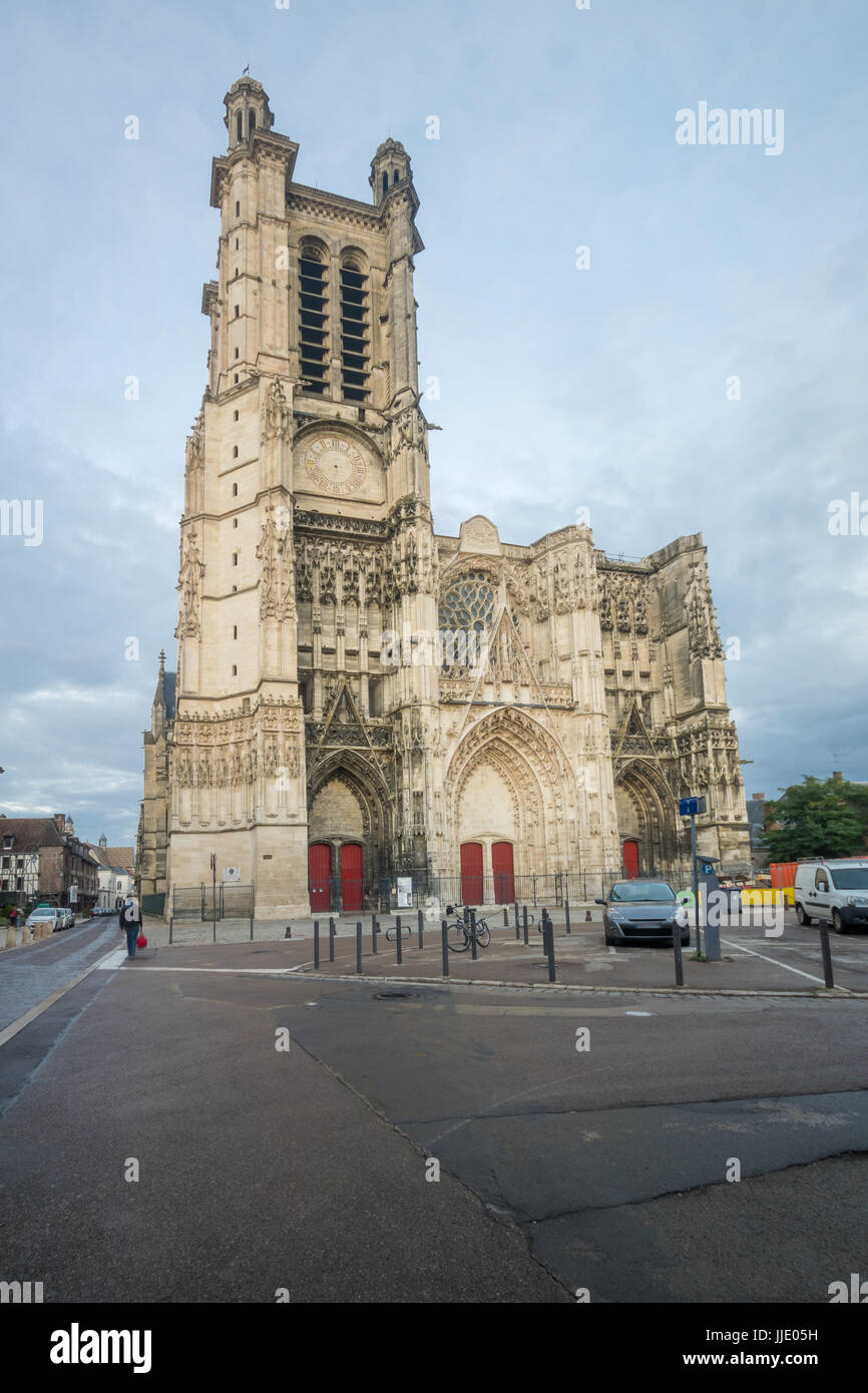 Troyes cathedral hi-res stock photography and images - Alamy