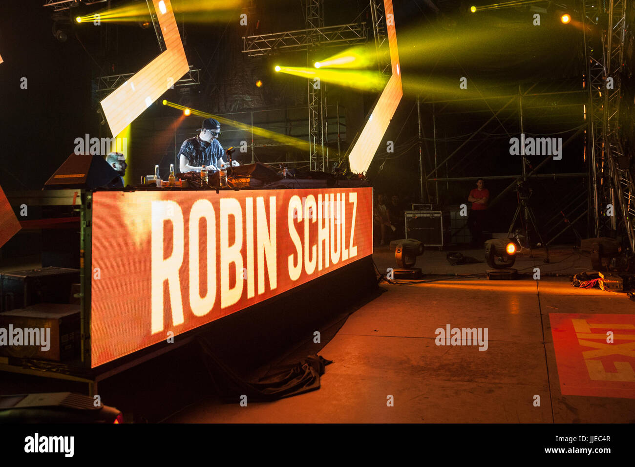 Dj robin hi-res stock photography and images - Alamy
