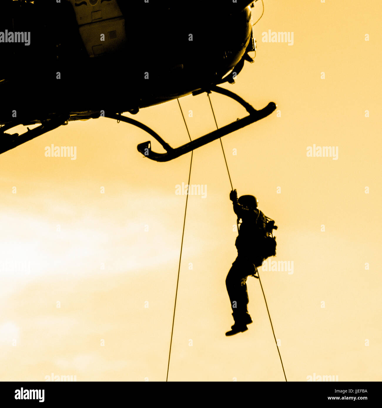 Fastroping hi-res stock photography and images - Alamy