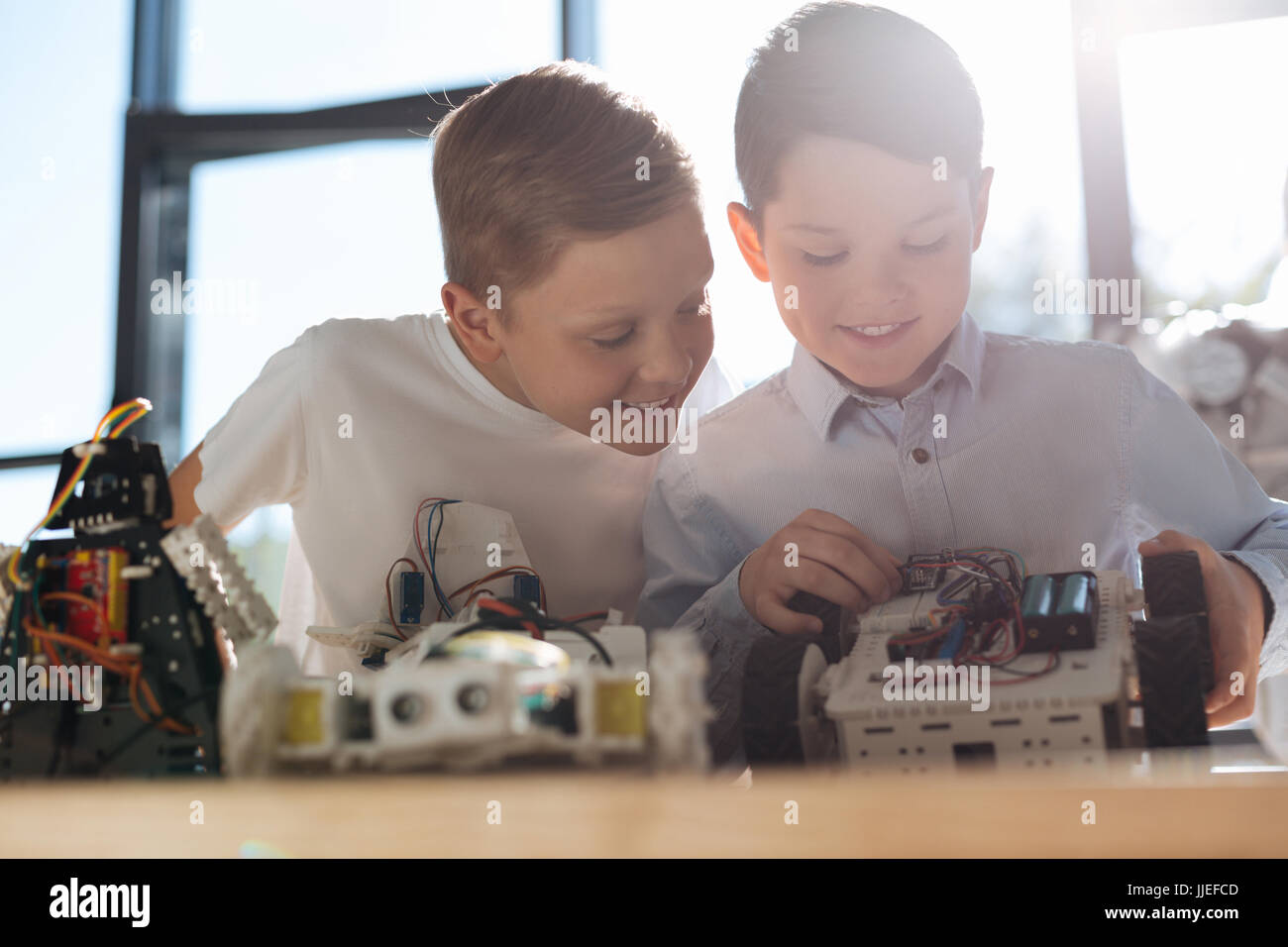 Smart kids with robot hi-res stock photography and images - Alamy