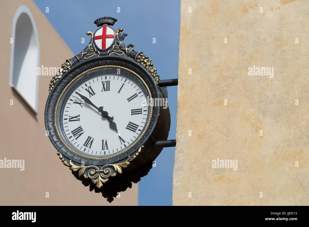 Outdoor wall clock hi-res stock photography and images - Alamy