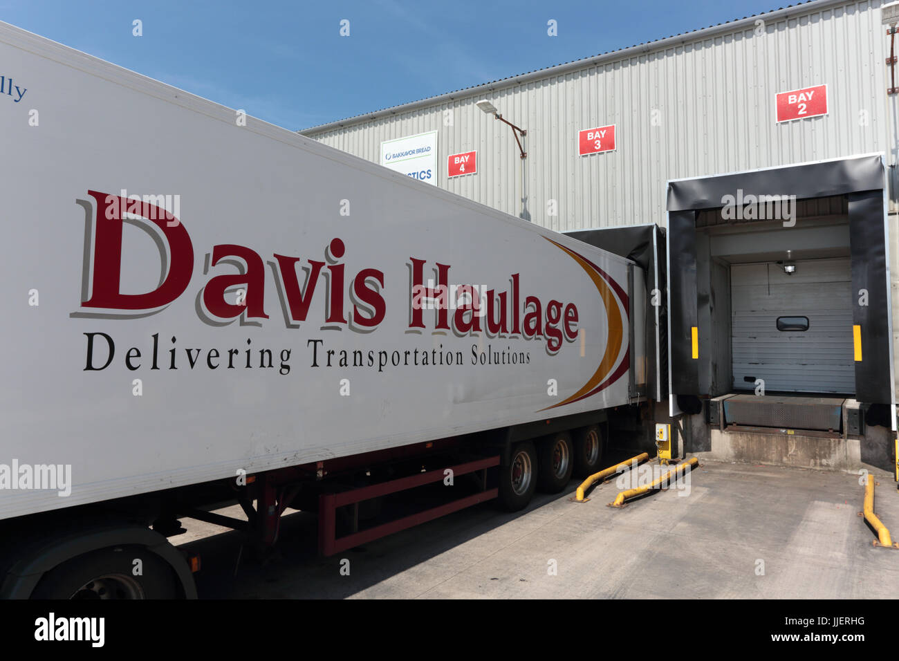 Davis Haulage lorry being loaded Stock Photo - Alamy