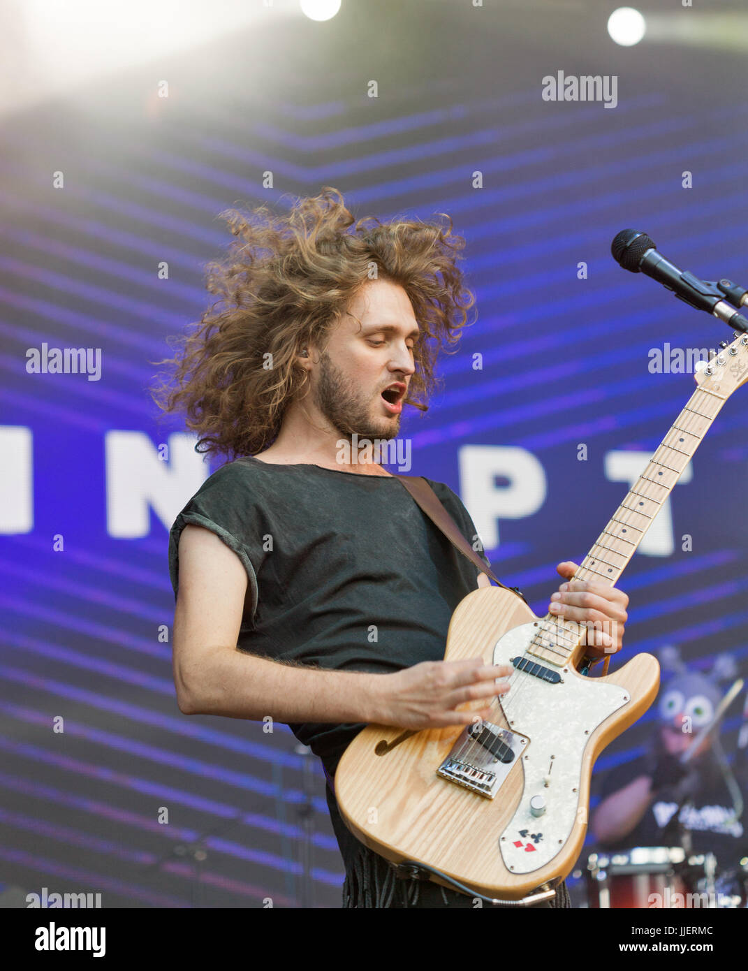 School art show winner hi-res stock photography and images - Alamy