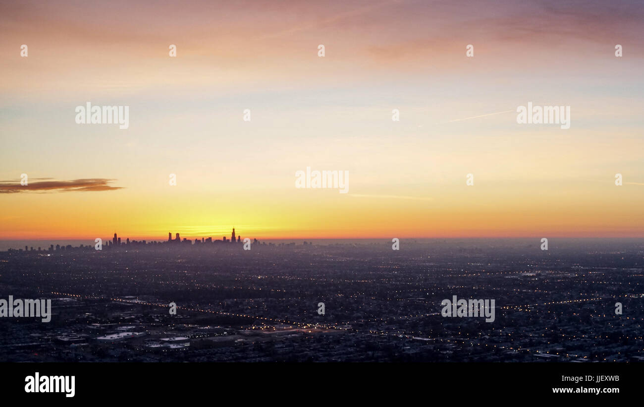Chicago city skyline silhouette hi-res stock photography and images - Alamy
