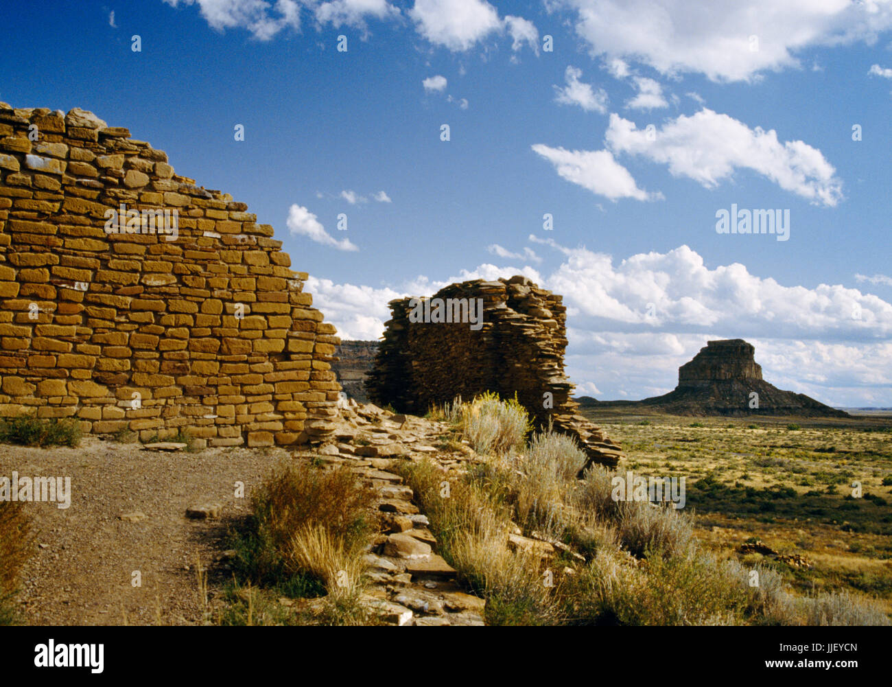 Rubble walls faced with tabular sandstone blocks (core and veneer) at ...