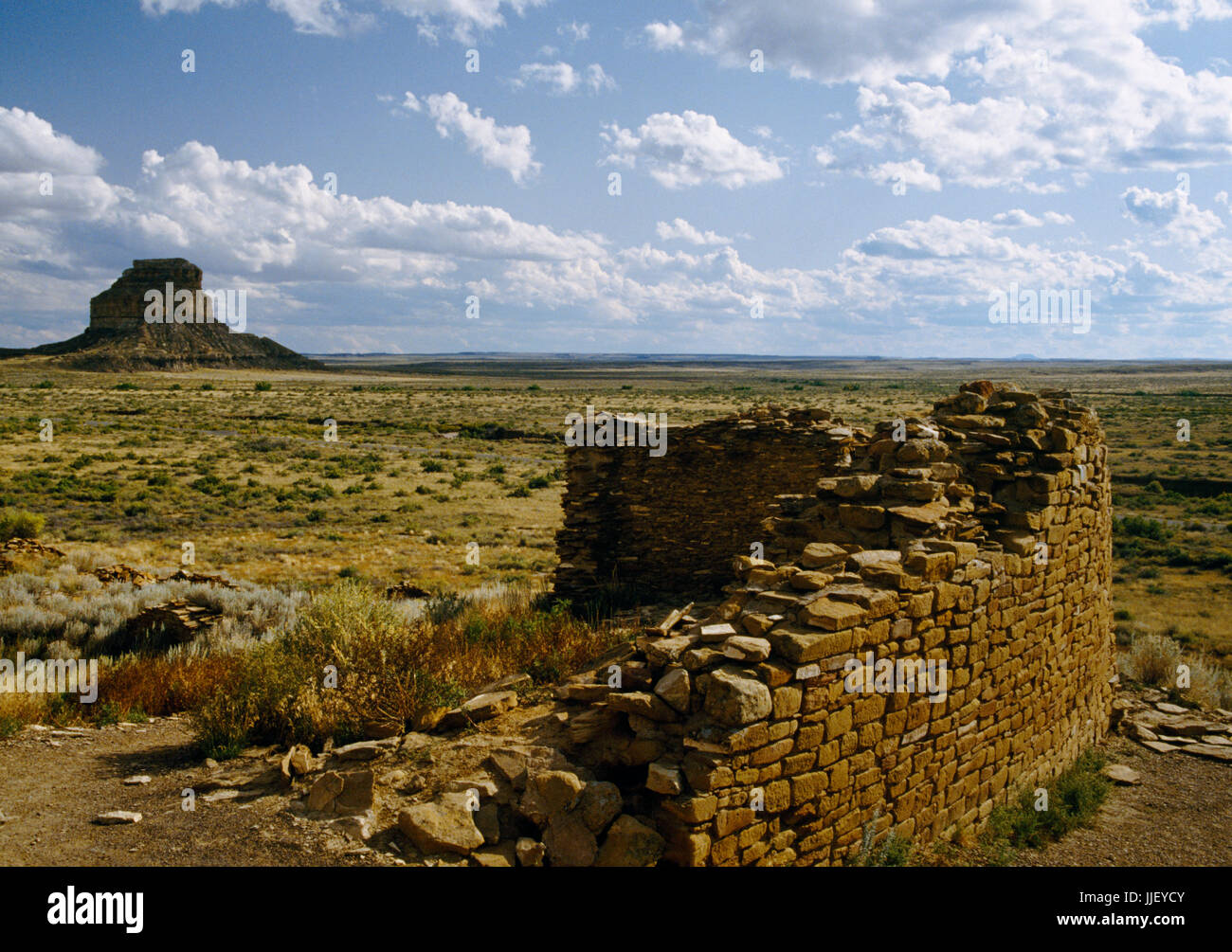 Rubble walls faced with tabular sandstone blocks (core and veneer) at ...