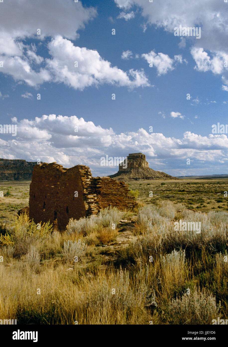 Rubble walls faced with tabular sandstone blocks (core and veneer) at ...