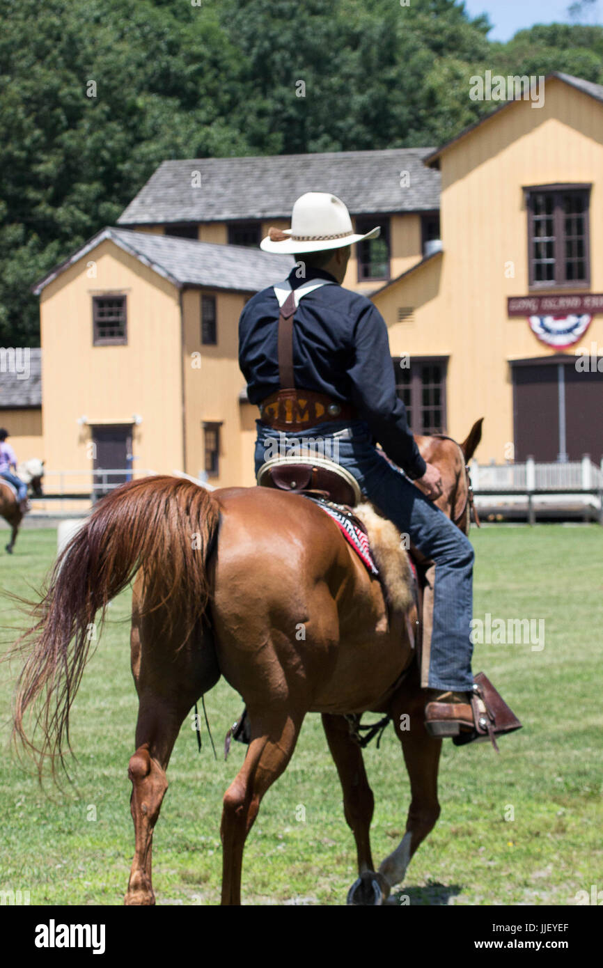 Cowboy Riding Horse Gun High Resolution Stock Photography and Images ...