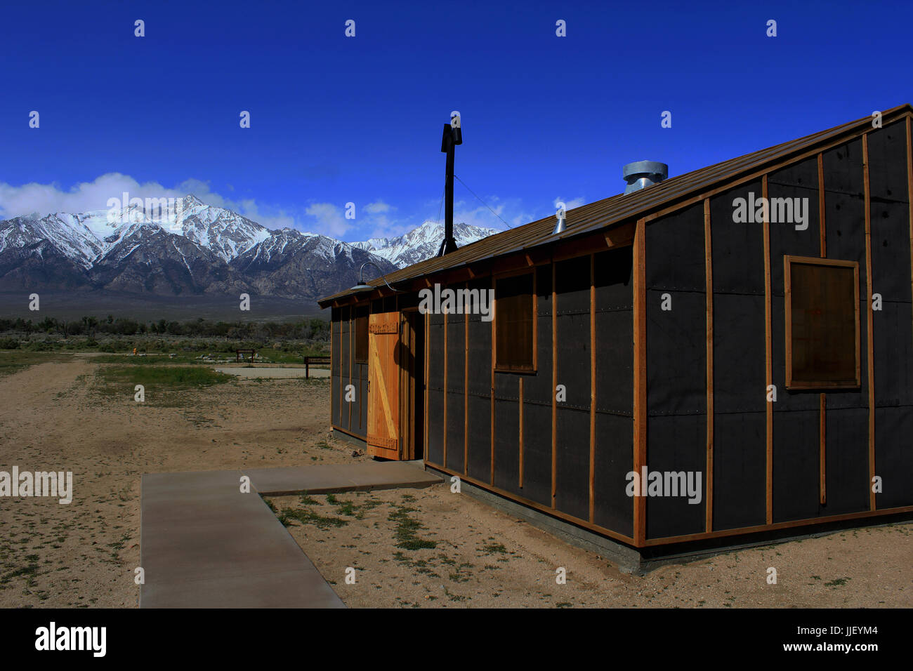 Japanese internment fence hi-res stock photography and images - Alamy