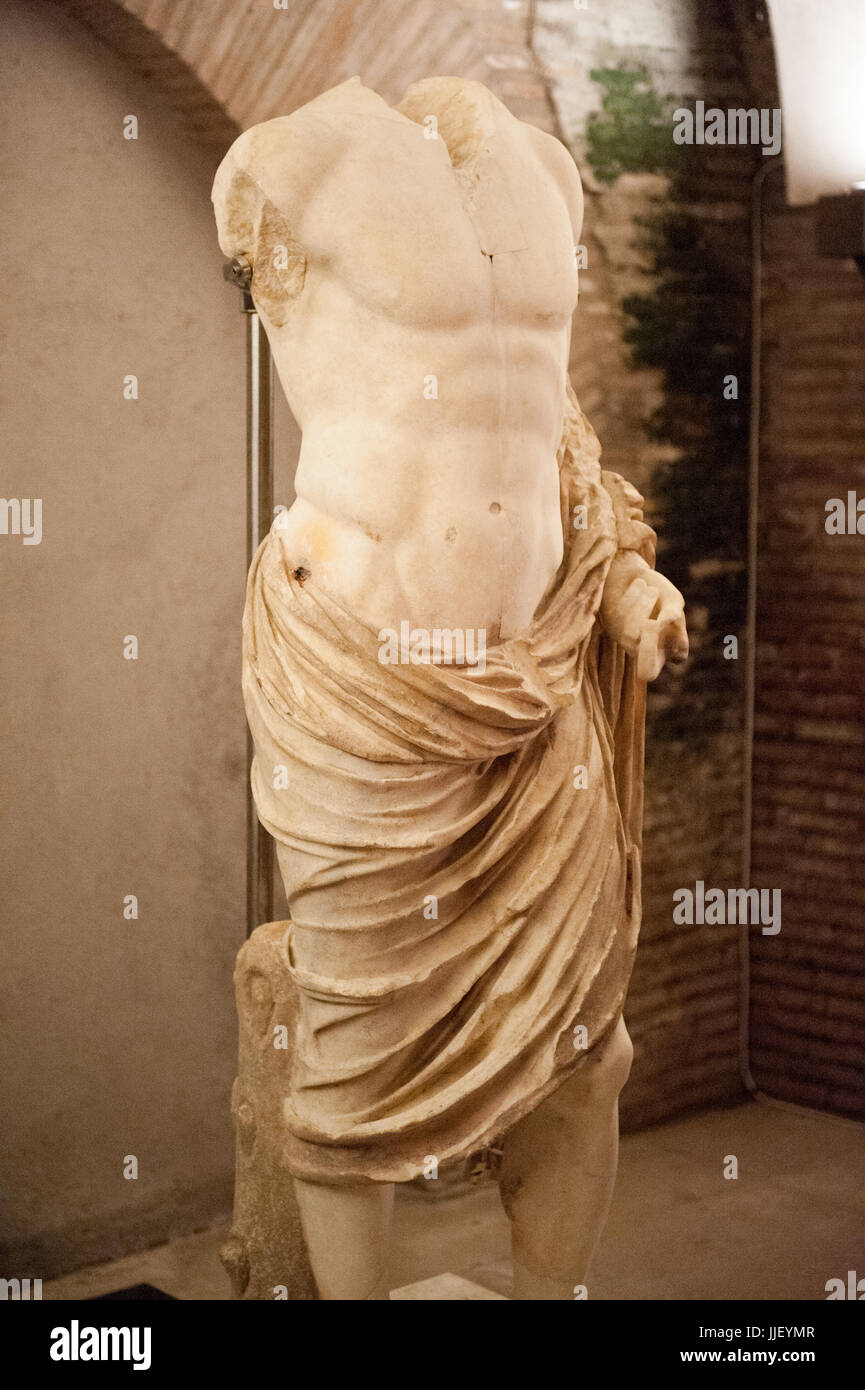 Ancient statues inside the underground of the Roman forums Stock Photo ...