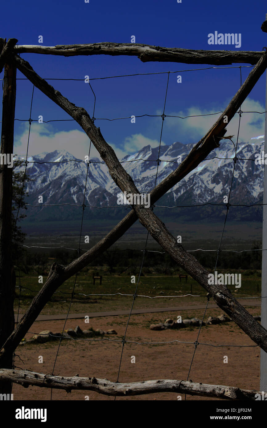 Japanese internment camp fence hi-res stock photography and images - Alamy