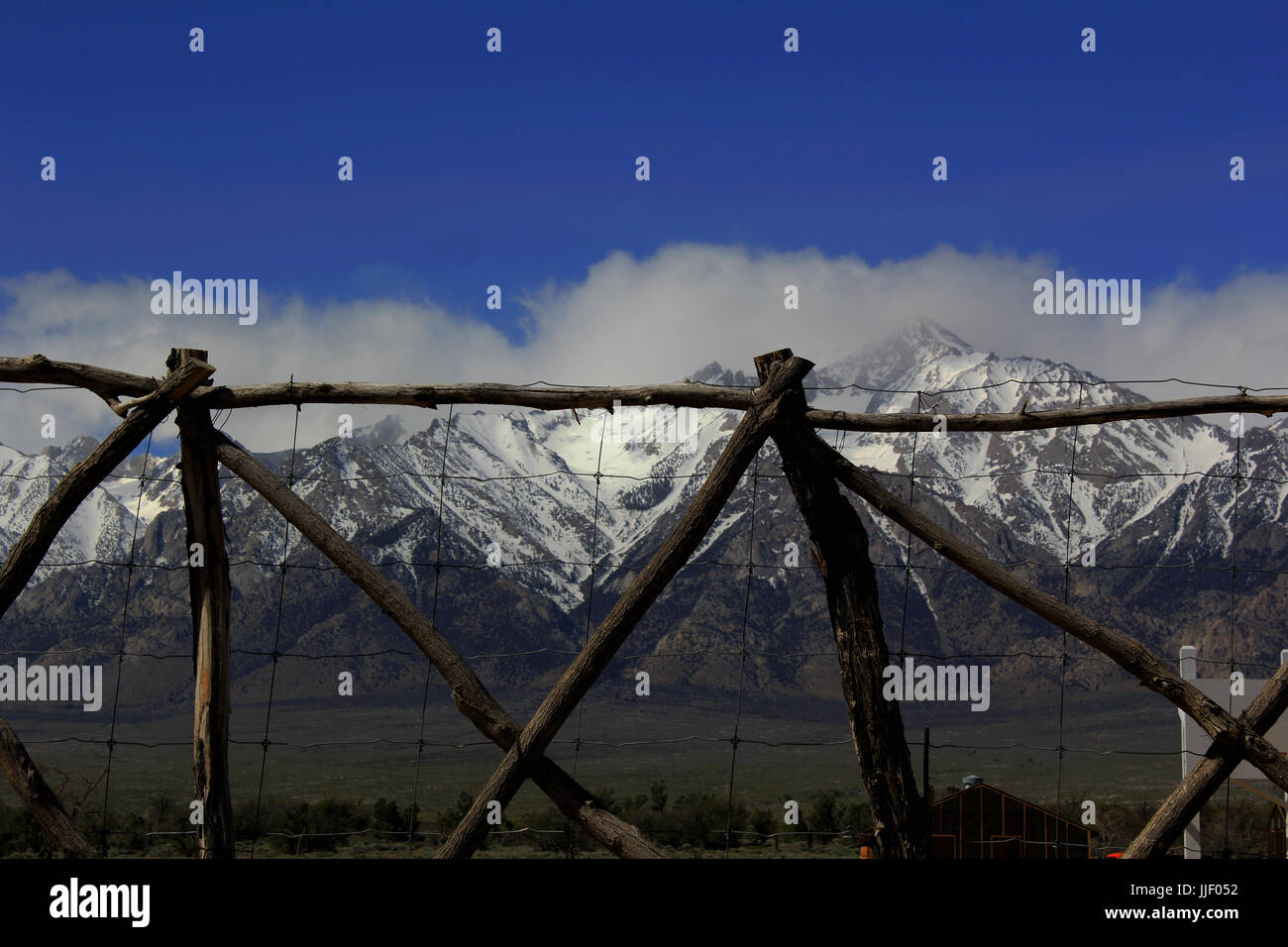 Japanese internment camp fence hi-res stock photography and images - Alamy