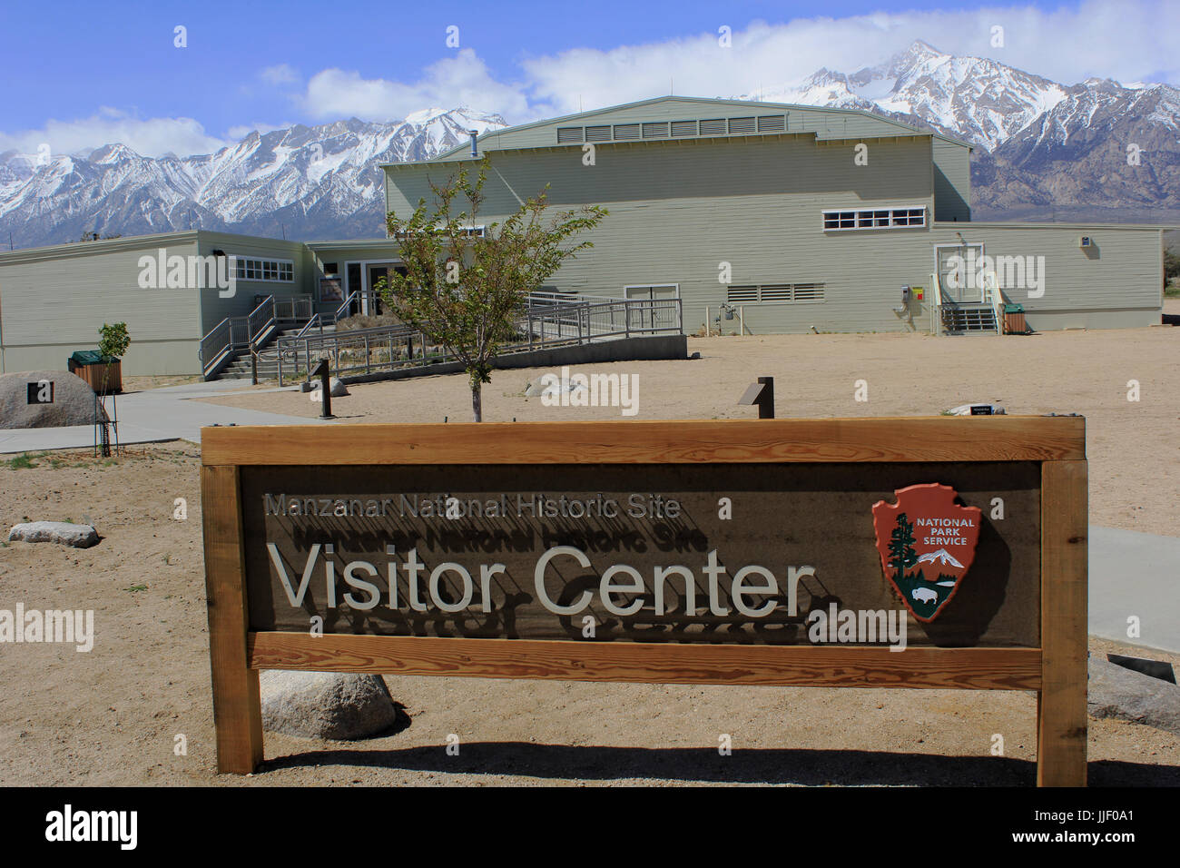 Japanese internment fence hi-res stock photography and images - Alamy
