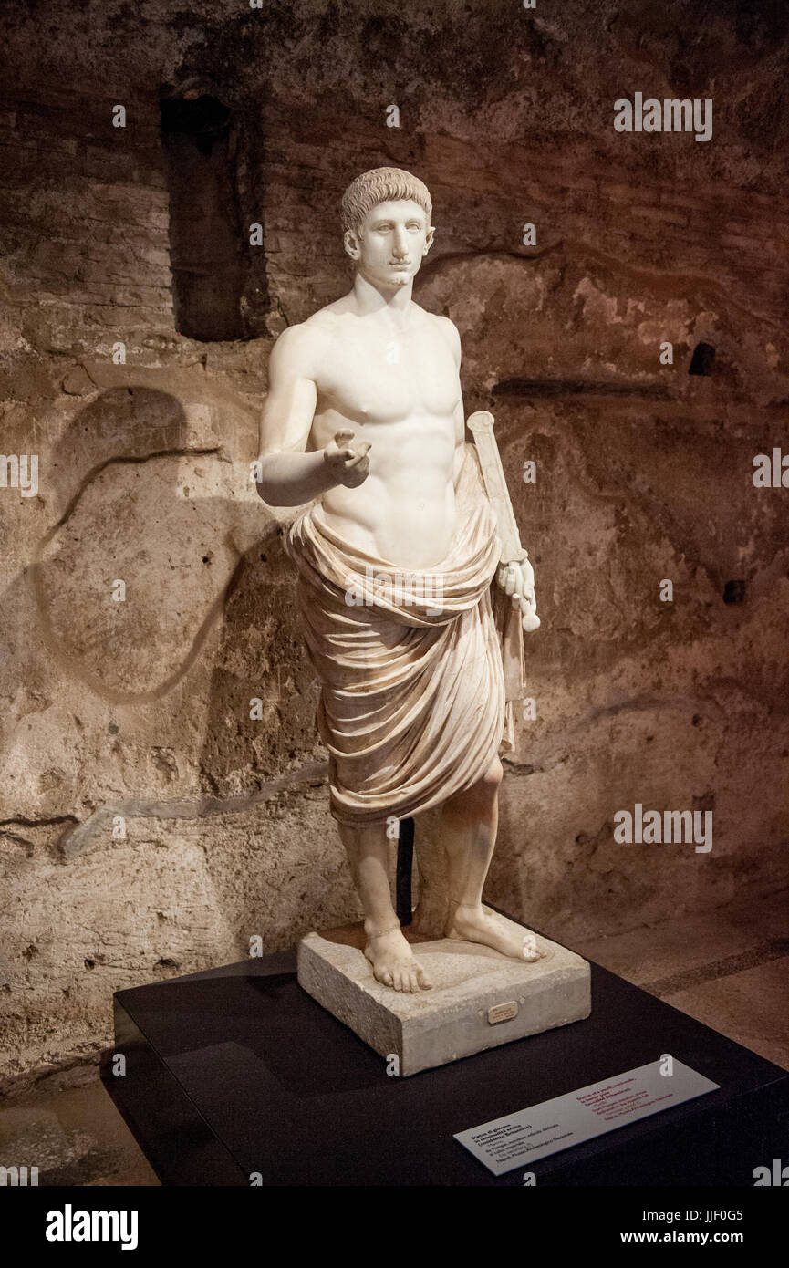 Ancient statues inside the underground of the Roman forums Stock Photo ...