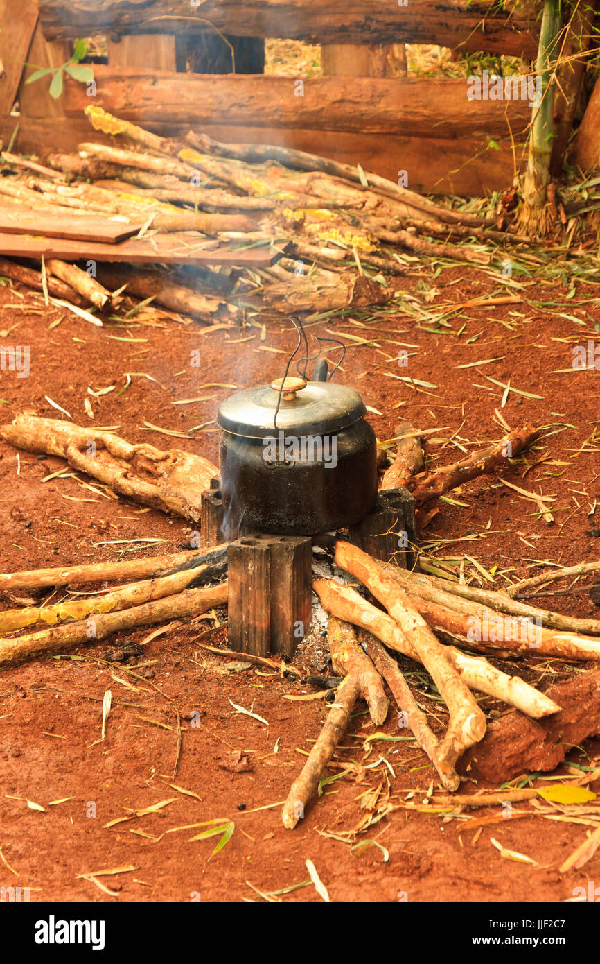 Cooking pot in campfire Stock Photo - Alamy