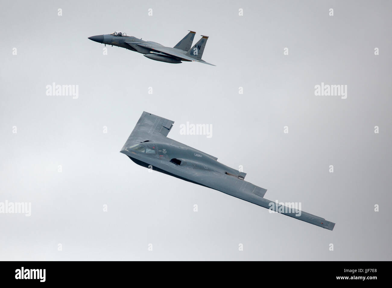 B2 stealth bomber hi-res stock photography and images - Alamy