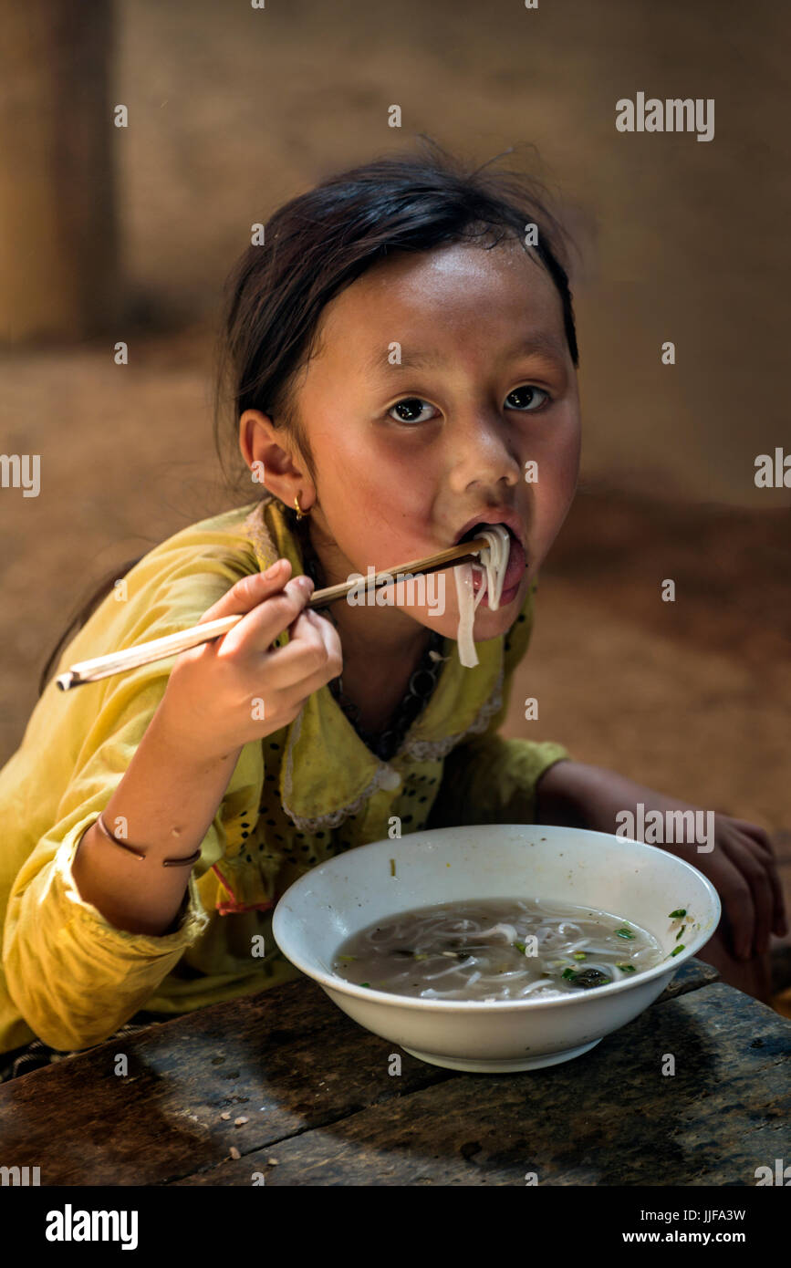 Vietnam eating hi-res stock photography and images - Alamy
