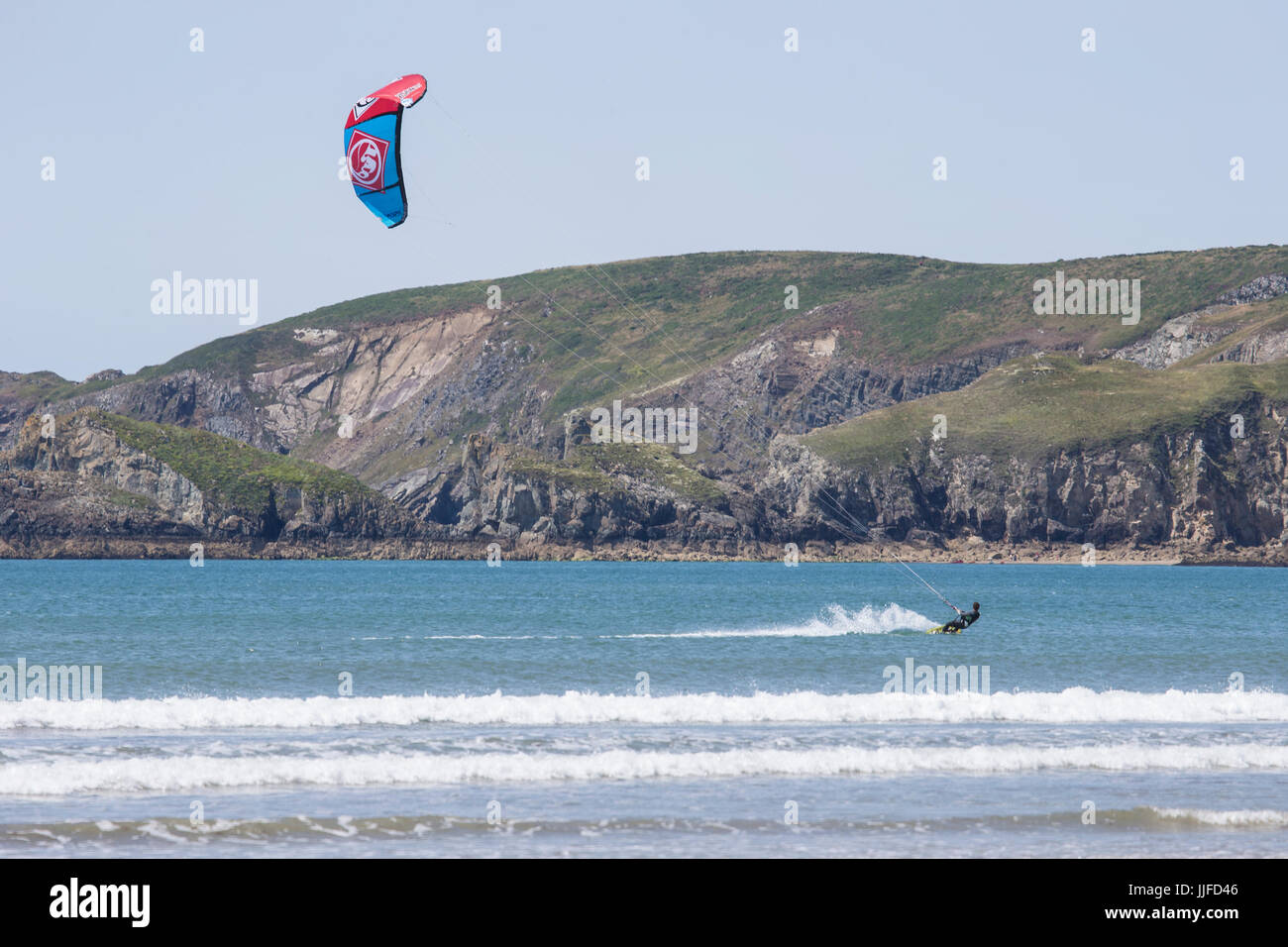 Newgale sands surf hi-res stock photography and images - Alamy