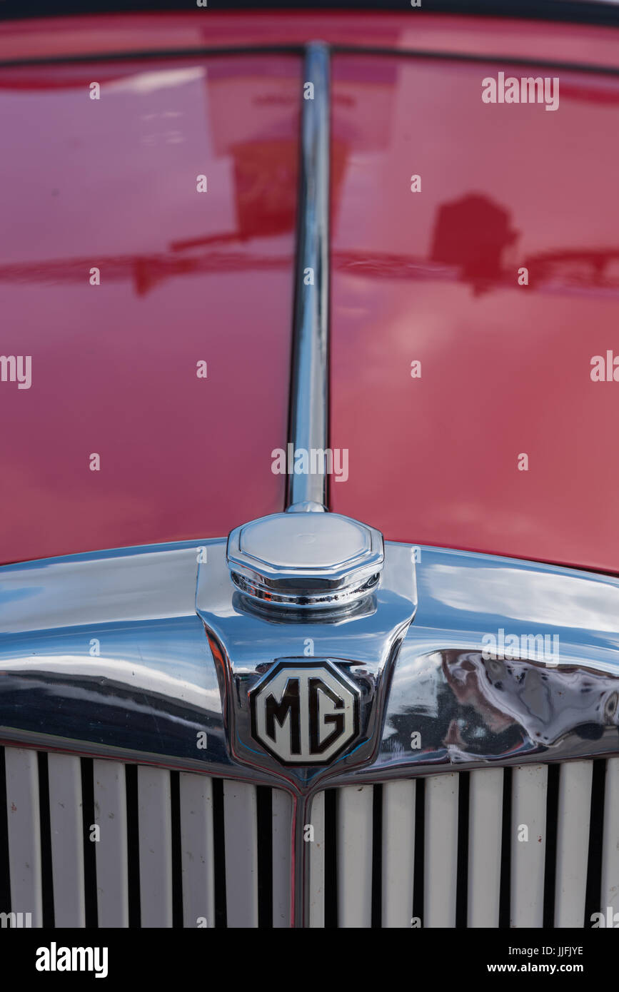 Classic mg car badge hi-res stock photography and images - Alamy