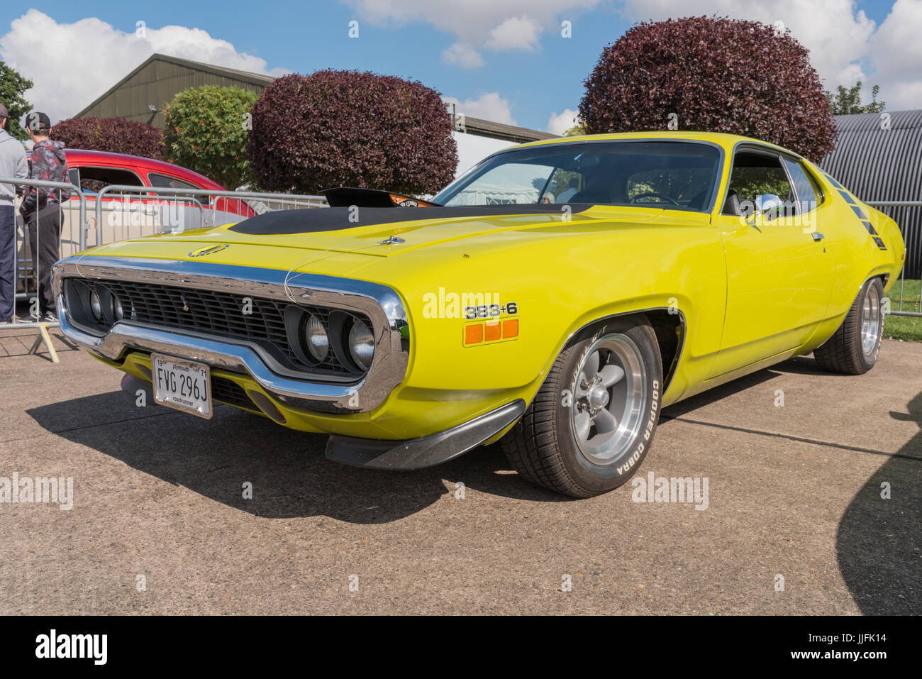 Yellow dodge charger hi-res stock photography and images - Alamy