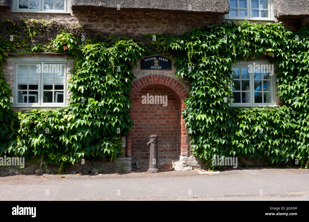 The village pump, Hethe, Oxfordshire, England, UK Stock Photo - Alamy