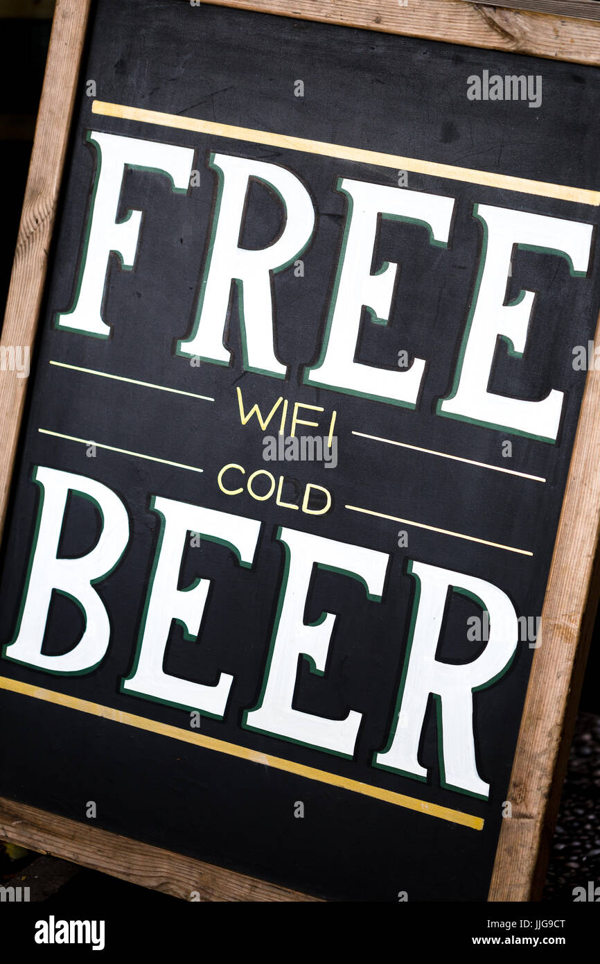 English pub drinks offer sign hi-res stock photography and images - Alamy