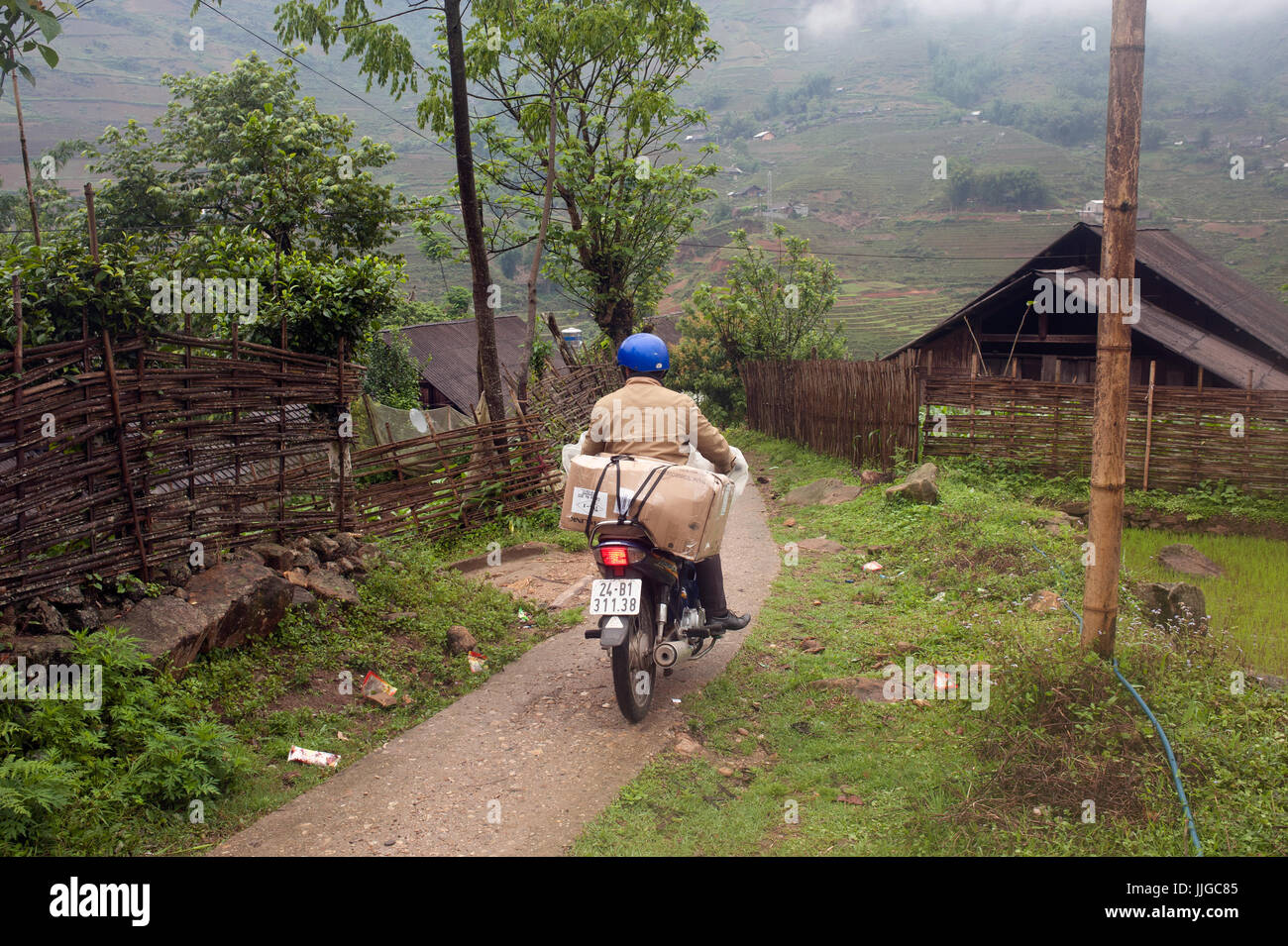 Vietnam motorbike heavy load hi-res stock photography and images - Alamy
