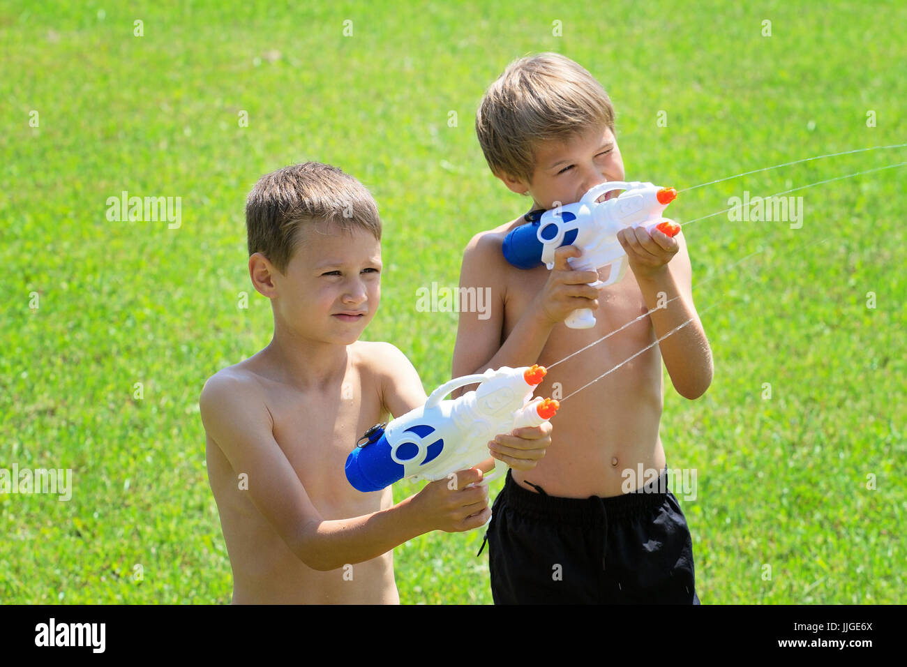 Watergun fight hi-res stock photography and images - Alamy