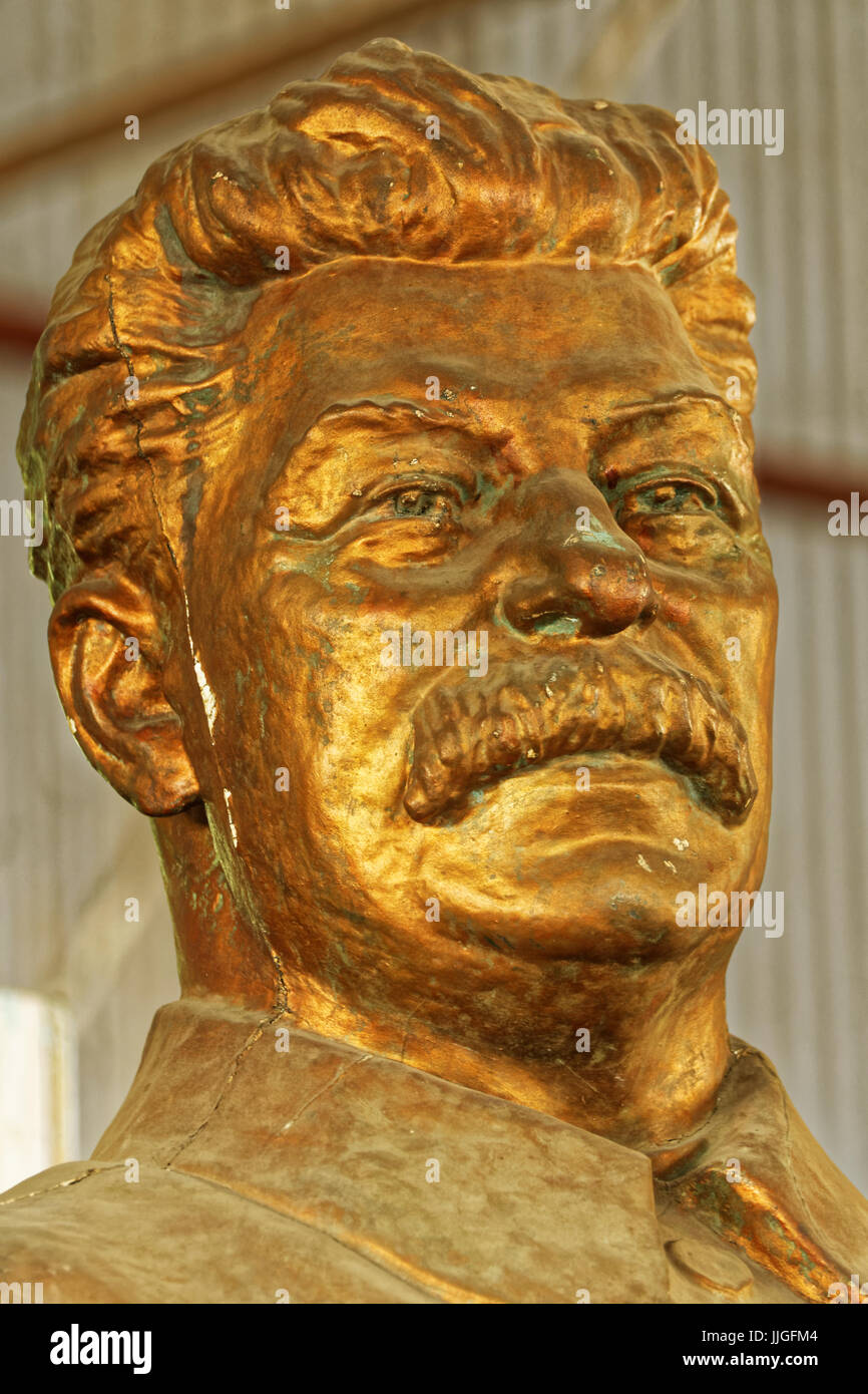 Statue head stalin hi-res stock photography and images - Alamy