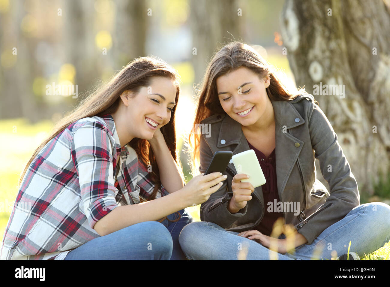 Cellphones laughing hi-res stock photography and images - Alamy