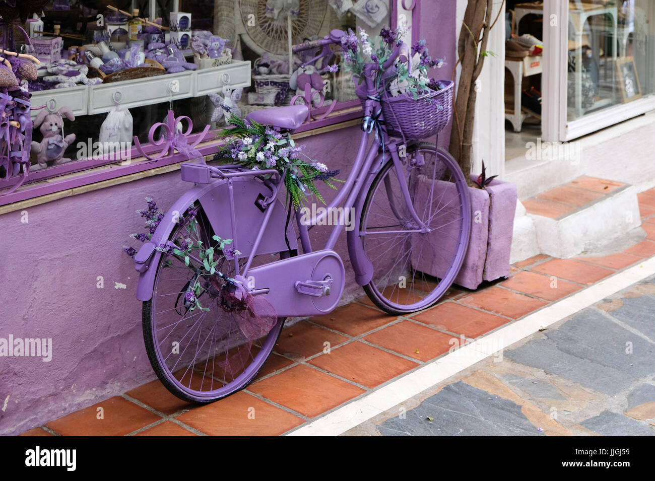 Lavender bicycle hi-res stock photography and images - Alamy