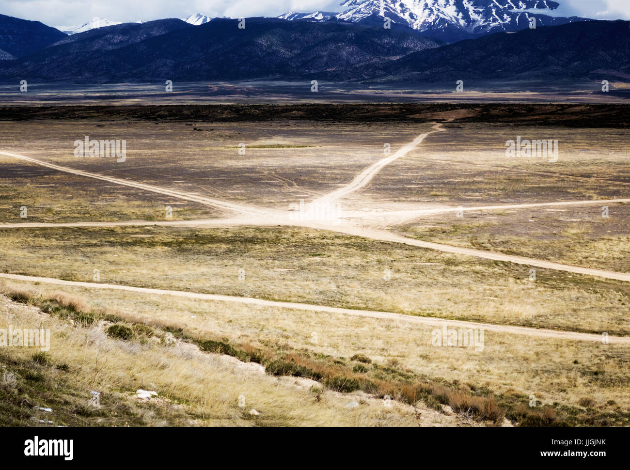 Converging roads hi-res stock photography and images - Alamy