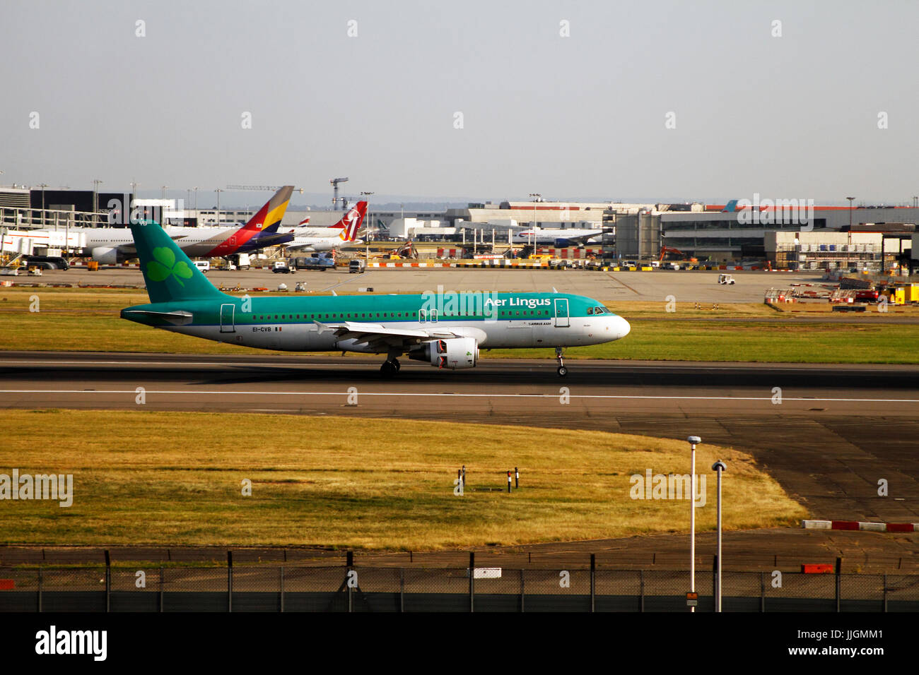 EI-CVB - Airbus A320-214 - Aer Lingus The Airbus A320 family consists ...