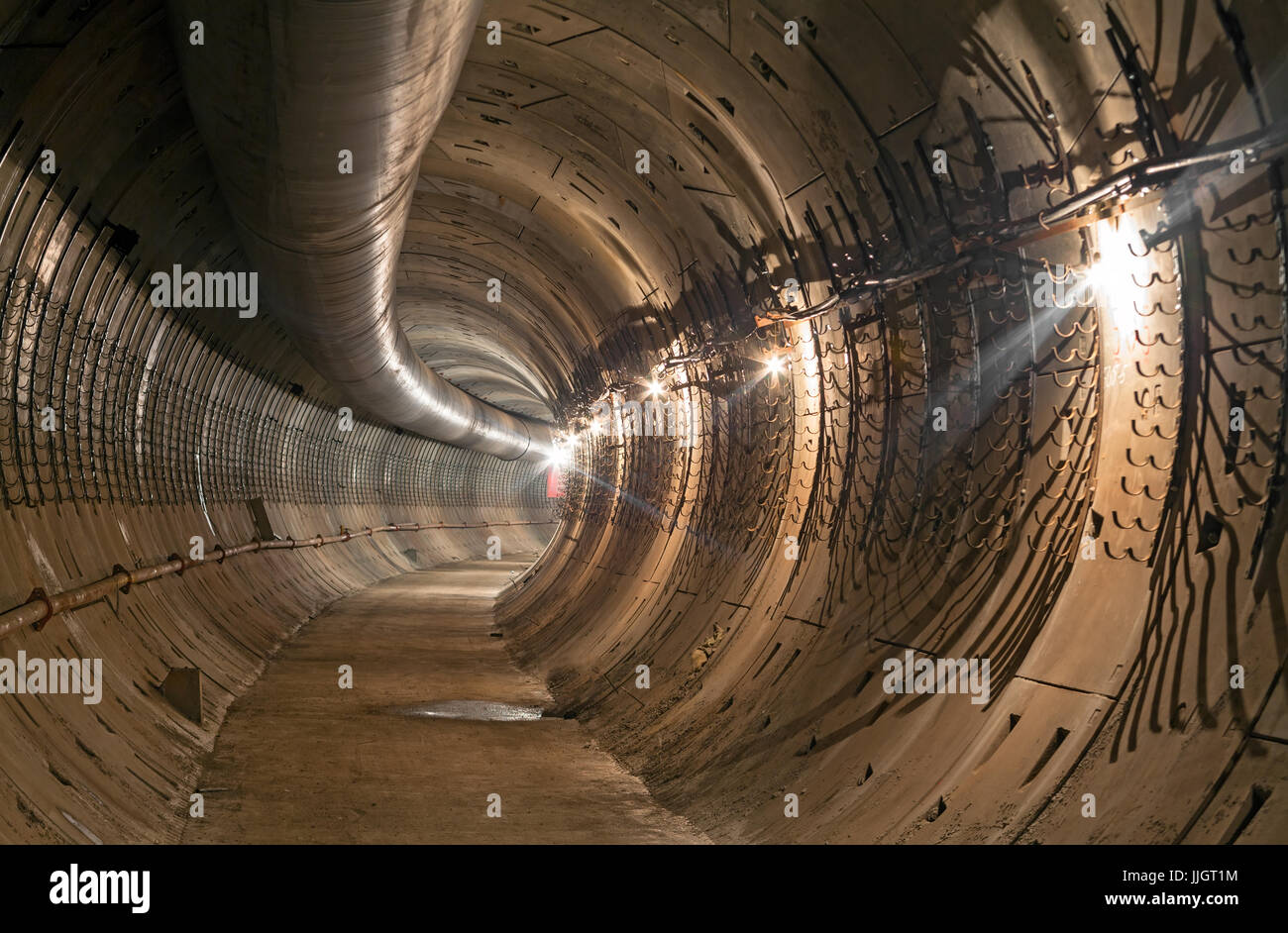 Construction of the subway tunnel. Turn the tunnel Stock Photo - Alamy