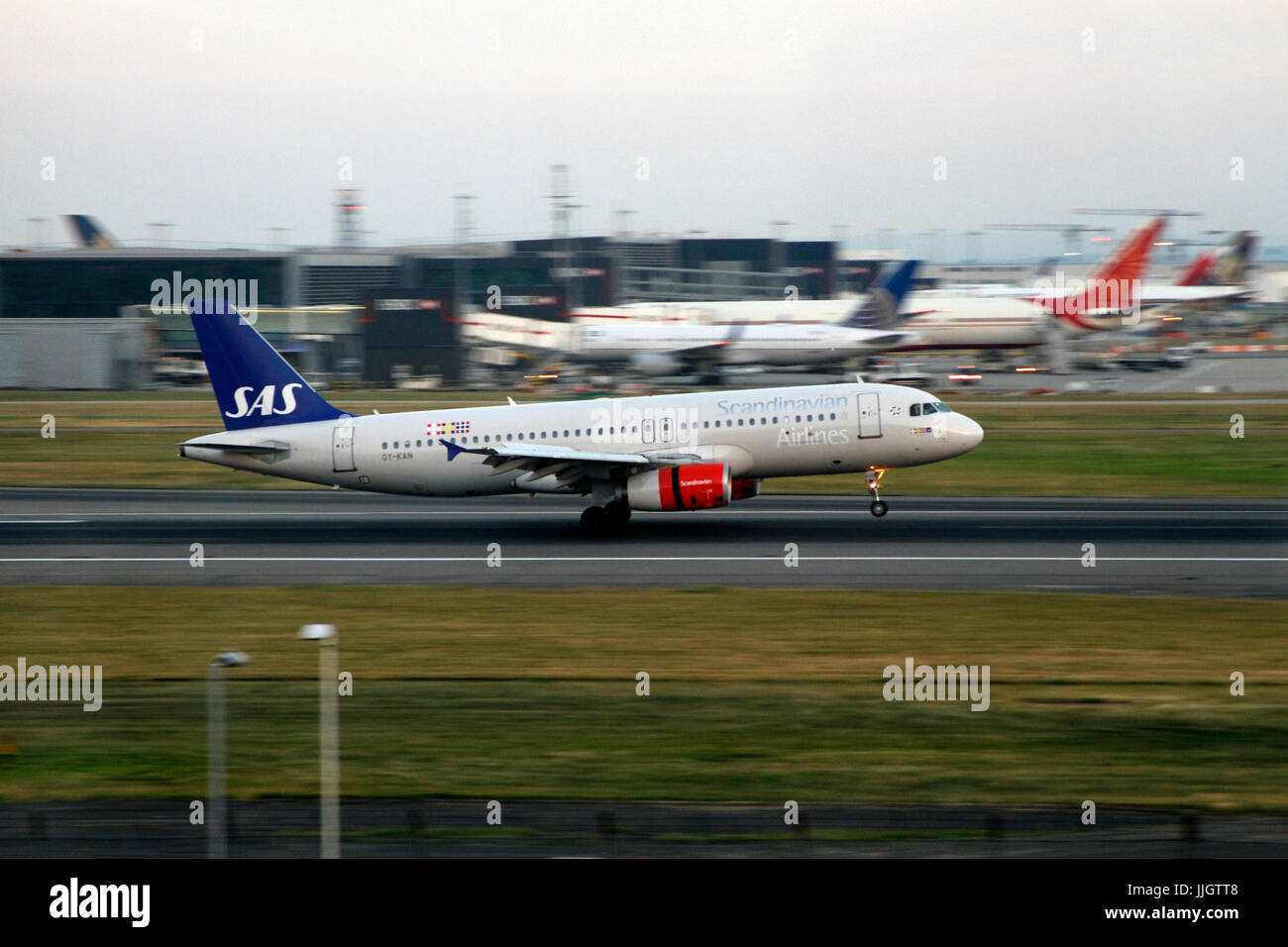 OY-KAN - Airbus A320-232 - SAS The Airbus A320 family consists of short ...