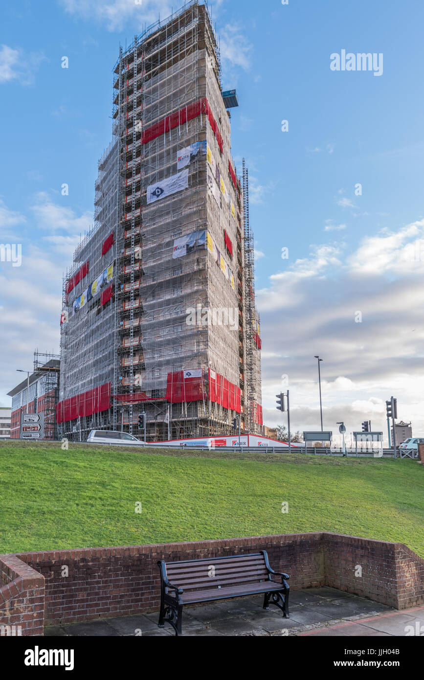 Scaffolding tower block hi-res stock photography and images - Alamy